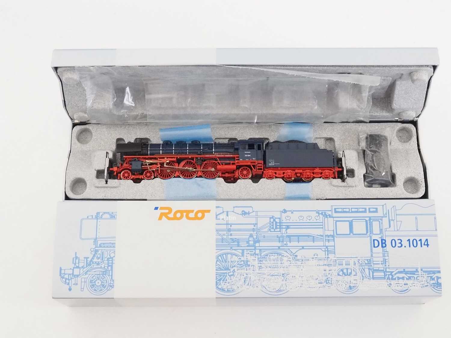 Lot 310 - A ROCO HO gauge German outline 63280 BR03