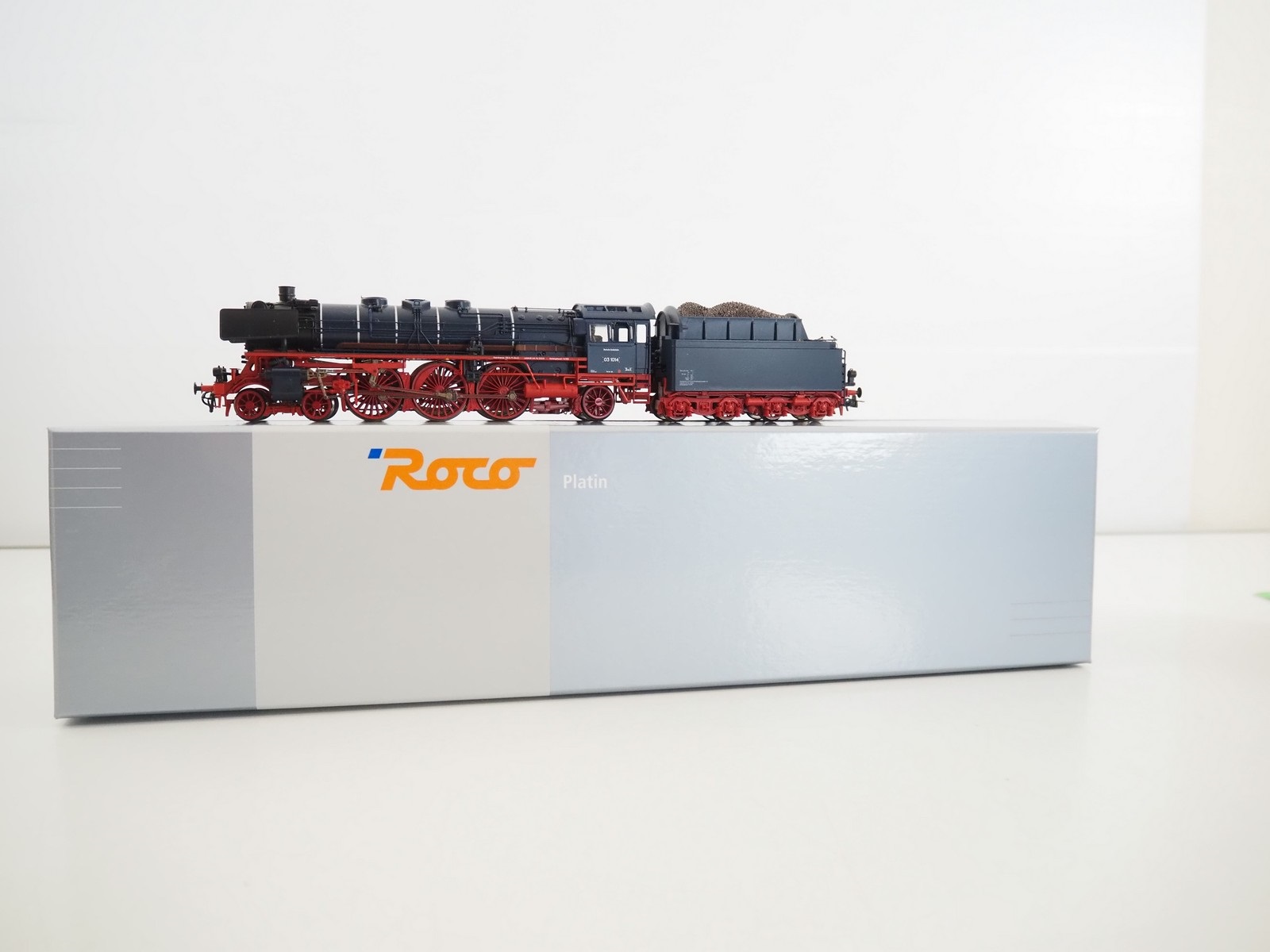 Lot 310 - A ROCO HO gauge German outline 63280 BR03