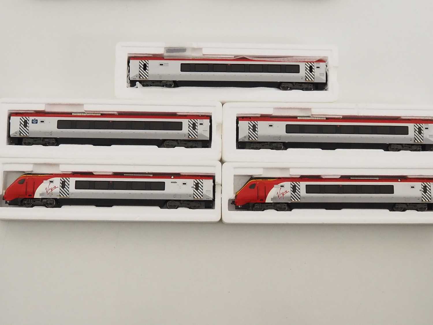 Lot 407 - A BACHMANN OO gauge 5-car class 220 Voyager