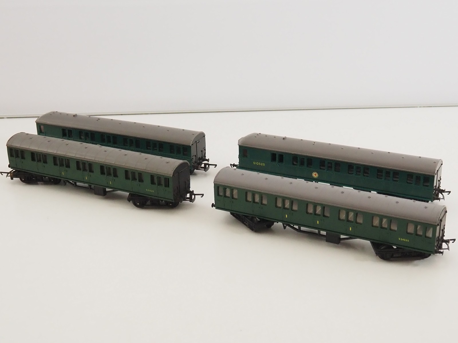 Lot 492 - A TRI-ANG OO gauge Suburban 2-car EMU