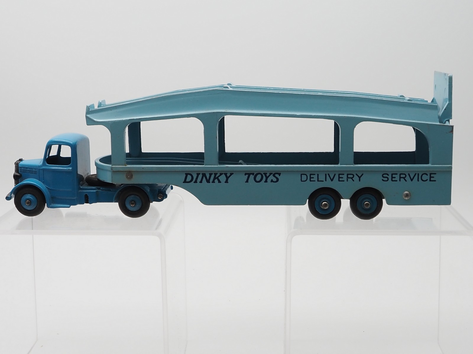 Lot 82 - A DINKY No 982 duel numbered box (582)