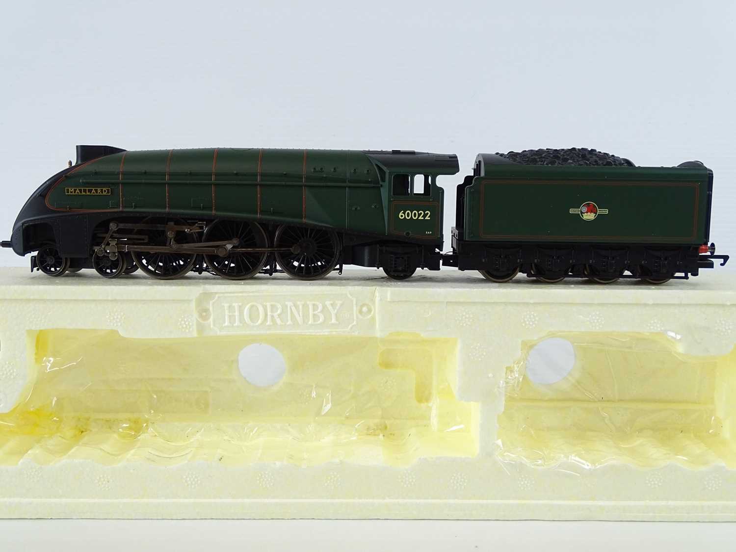 Lot 481 - A HORNBY R2784X Class A4 steam locomotive in