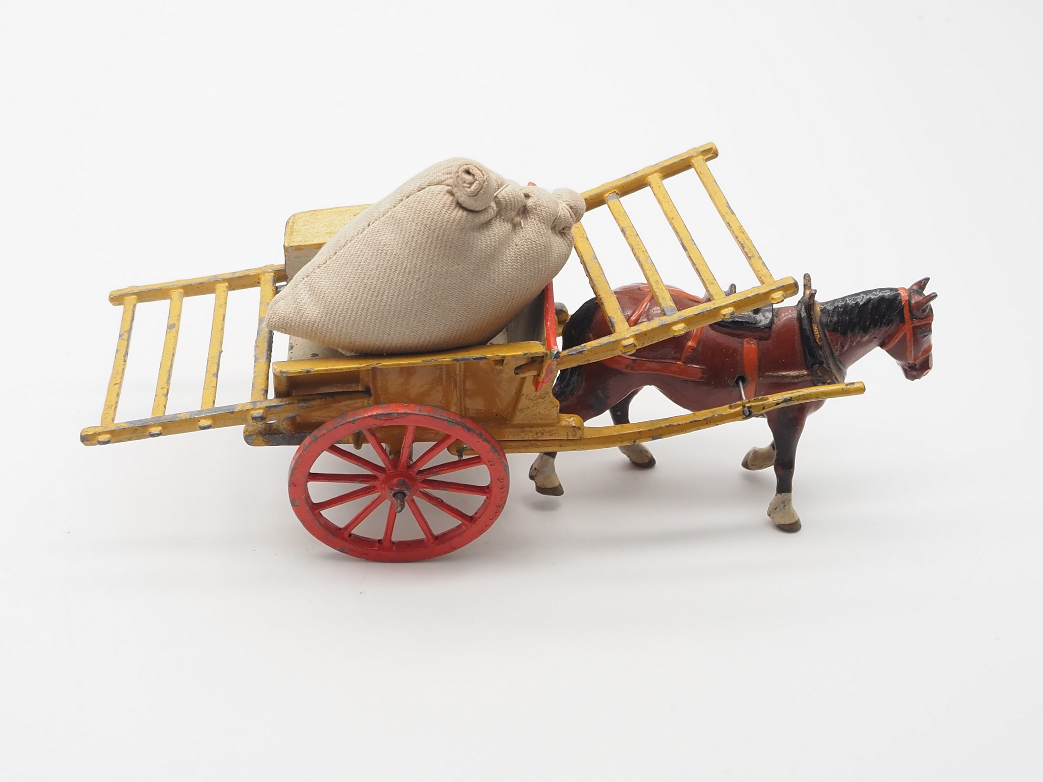 Lot 194 - A BRITAINS Set 4F 'Tumbrel Cart' (Pre War