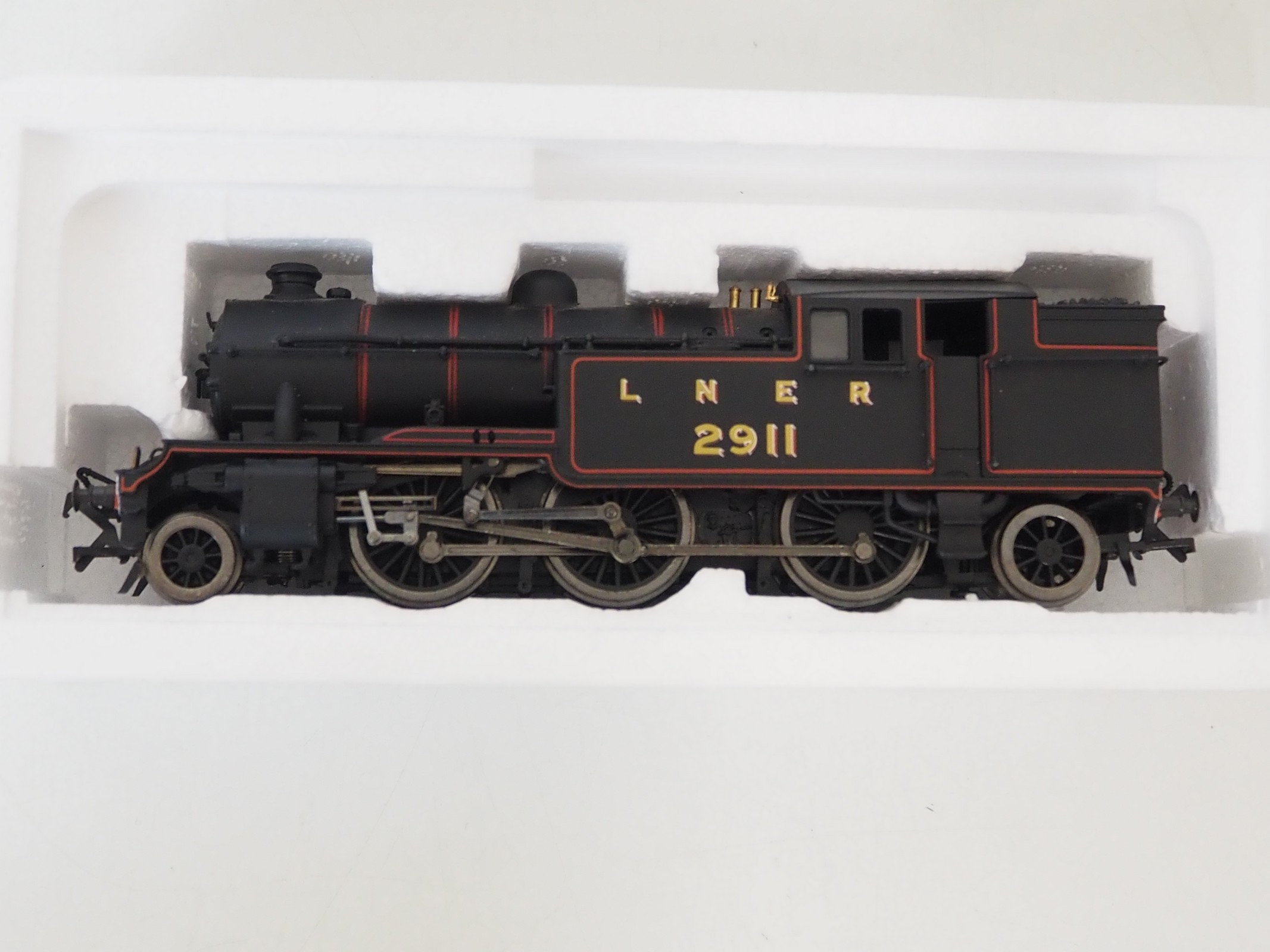Lot 322 - A pair of BACHMANN OO gauge steam