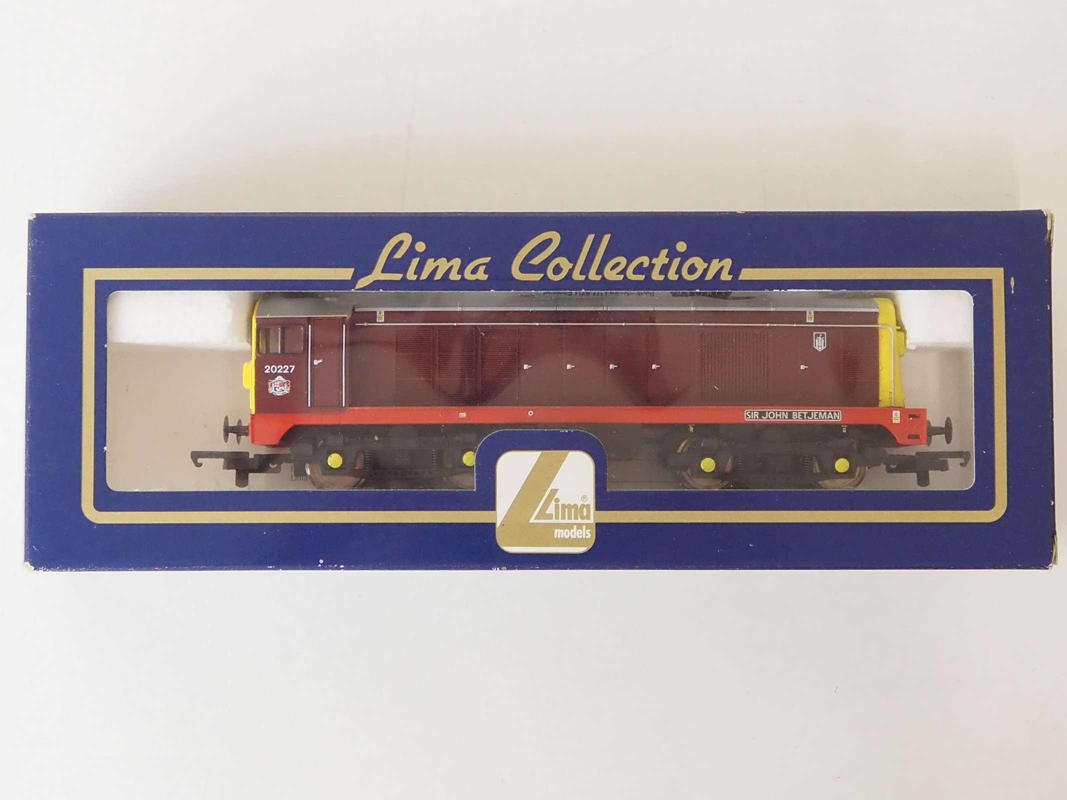 Lot 359 - A group of LIMA OO gauge diesel locomotives,