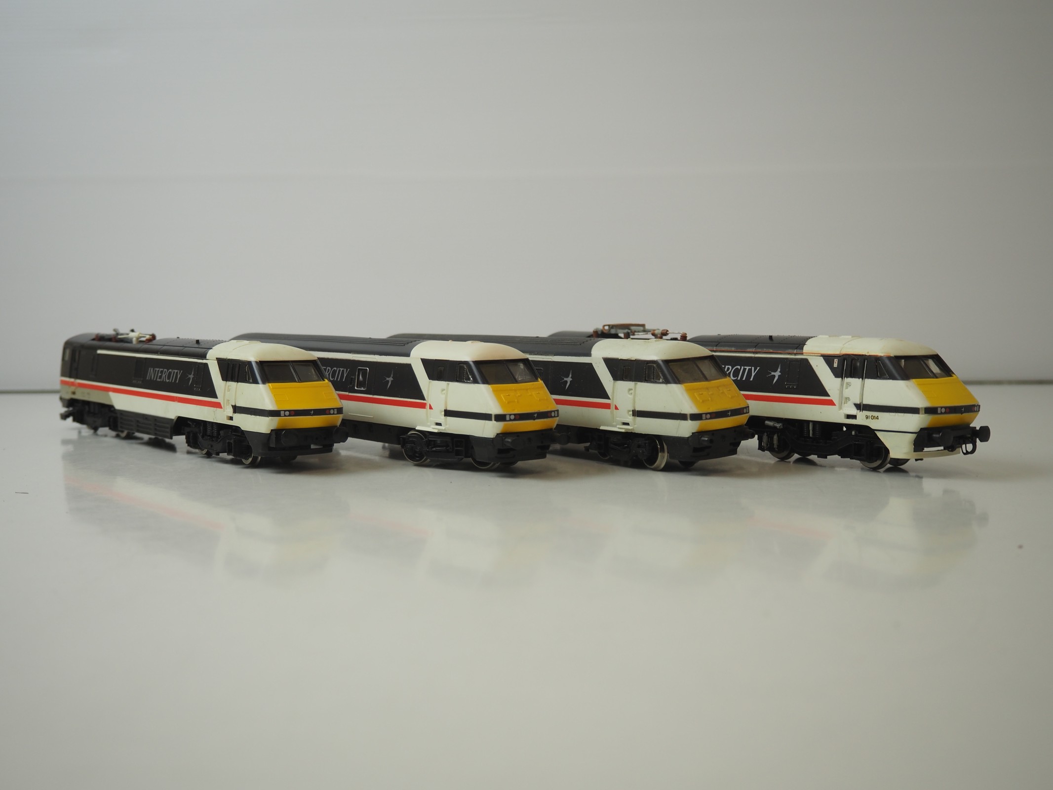 Lot 462 - A group of HORNBY OO gauge class 91 electric