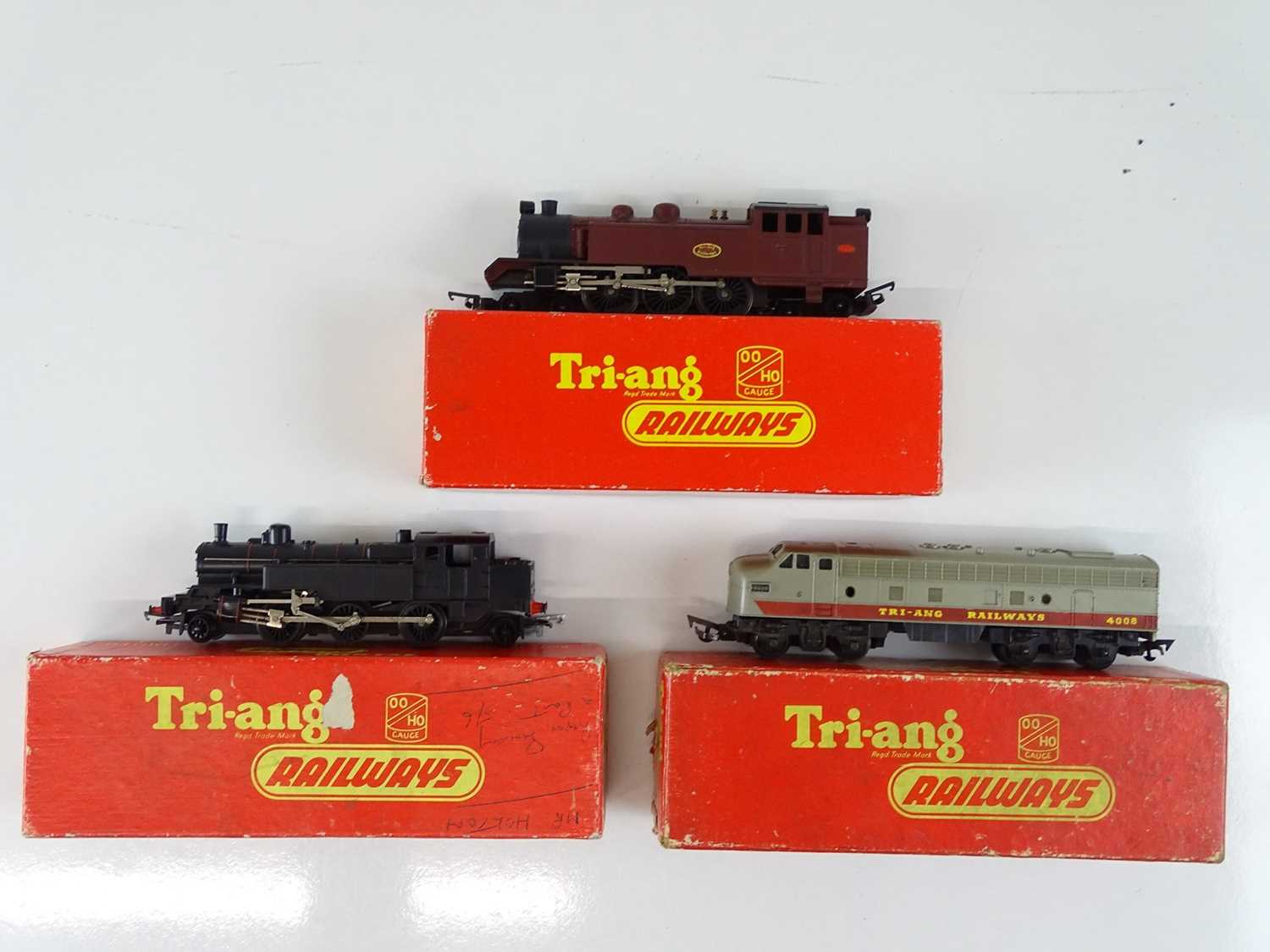 Lot 647 - A trio of TRI-ANG Transcontinental