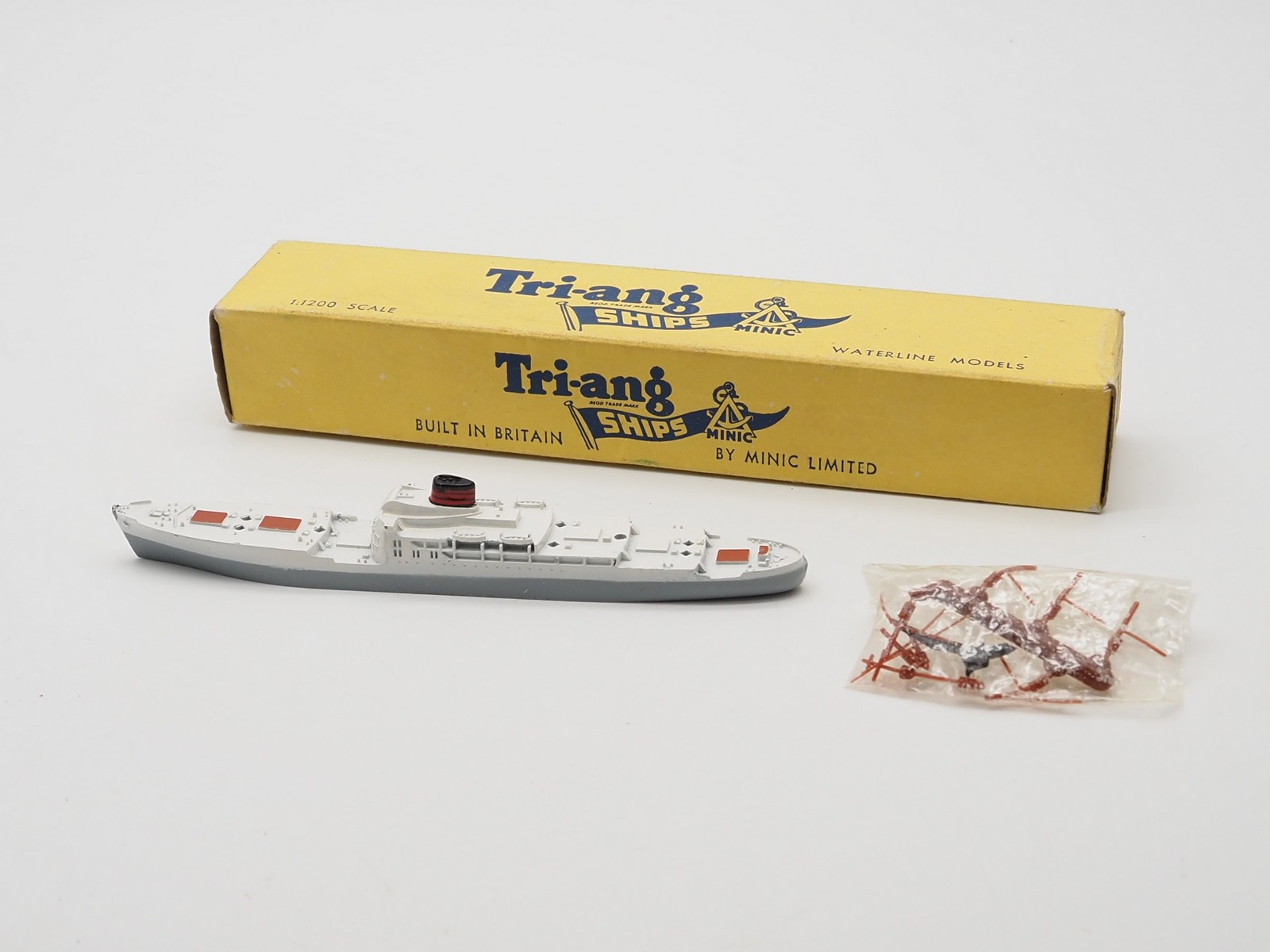 Lot 15 - A group of vintage TRI-ANG (TRIANG) MINIC