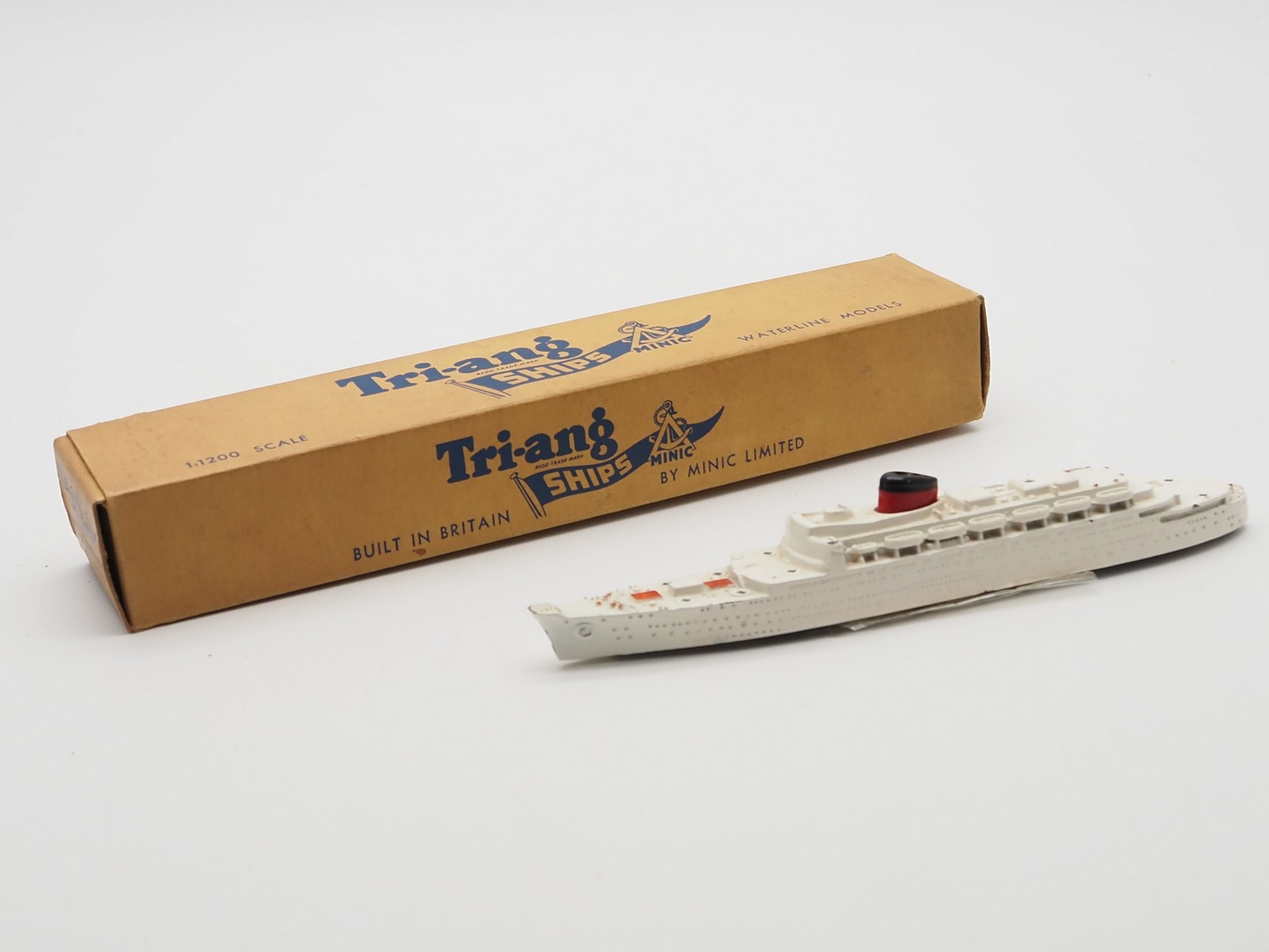 Lot 15 - A group of vintage TRI-ANG (TRIANG) MINIC