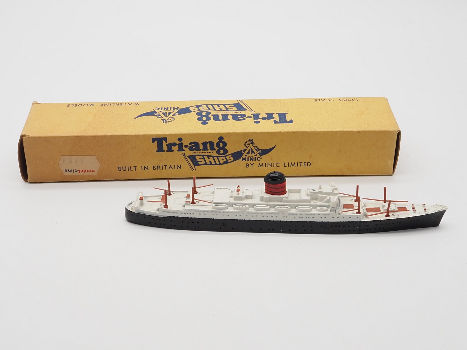 Lot 15 - A group of vintage TRI-ANG (TRIANG) MINIC