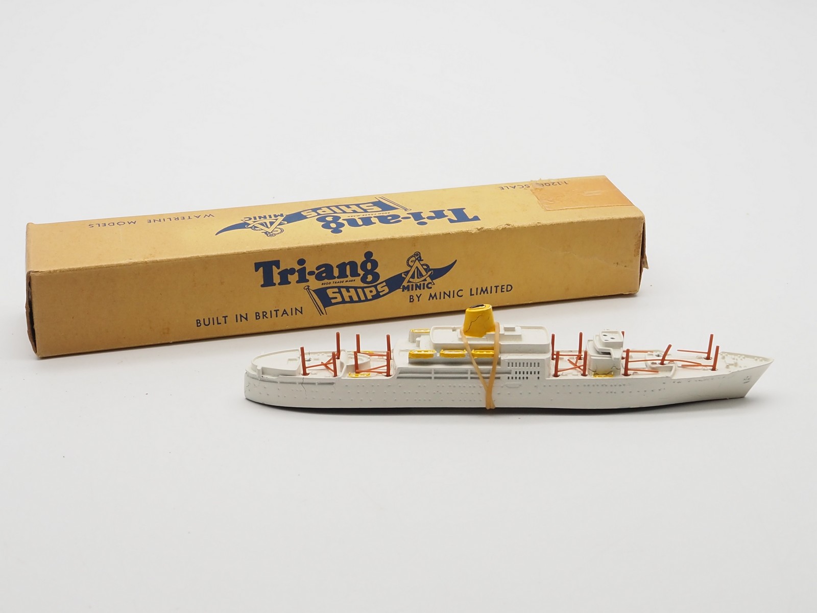 Lot 15 - A group of vintage TRI-ANG (TRIANG) MINIC