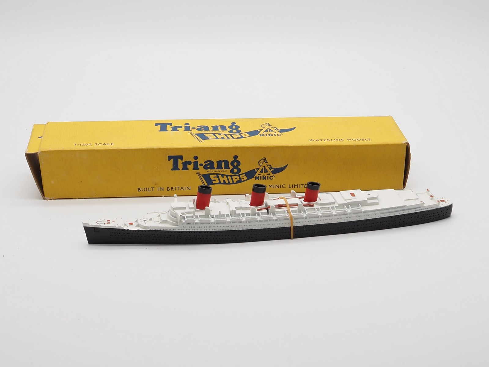 Lot 15 - A group of vintage TRI-ANG (TRIANG) MINIC