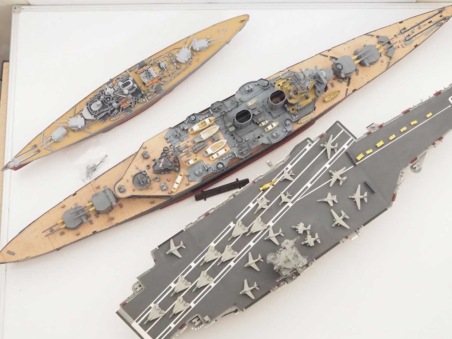 Lot 148 - A group of kitbuilt large scale military