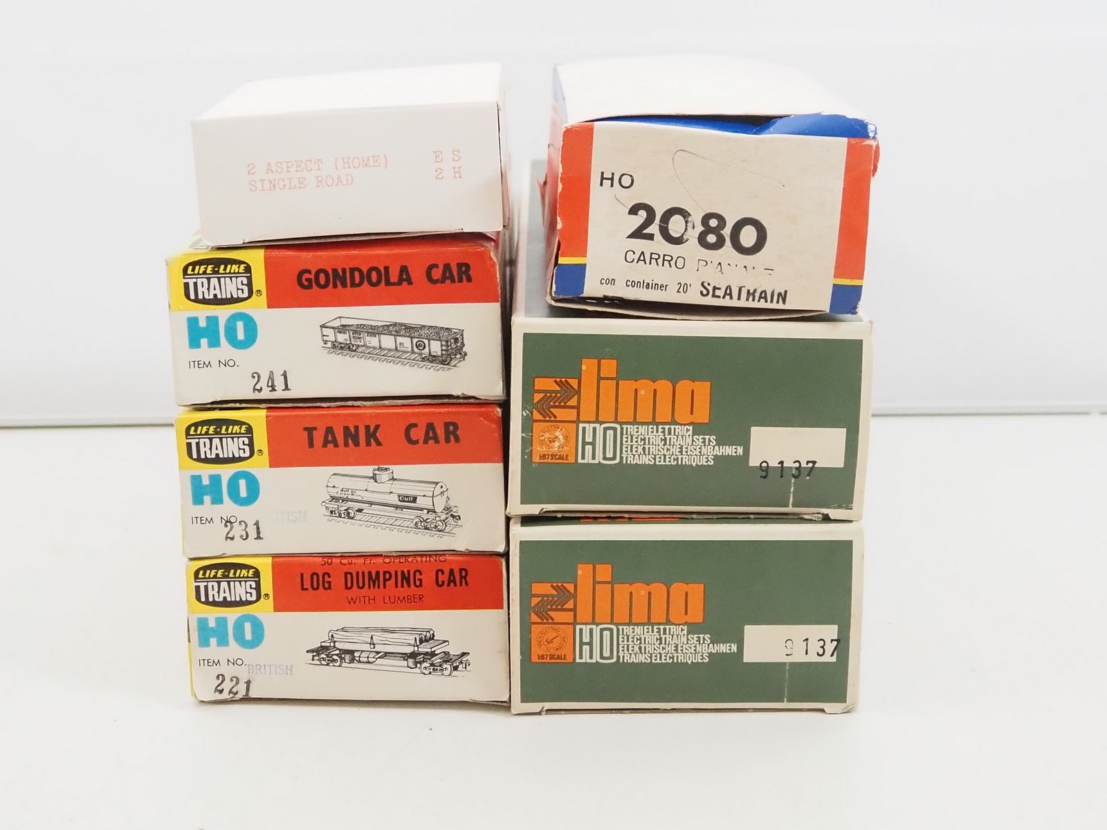 Lot 229 - A large group of LIMA, LIFE-LIKE TRAINS and