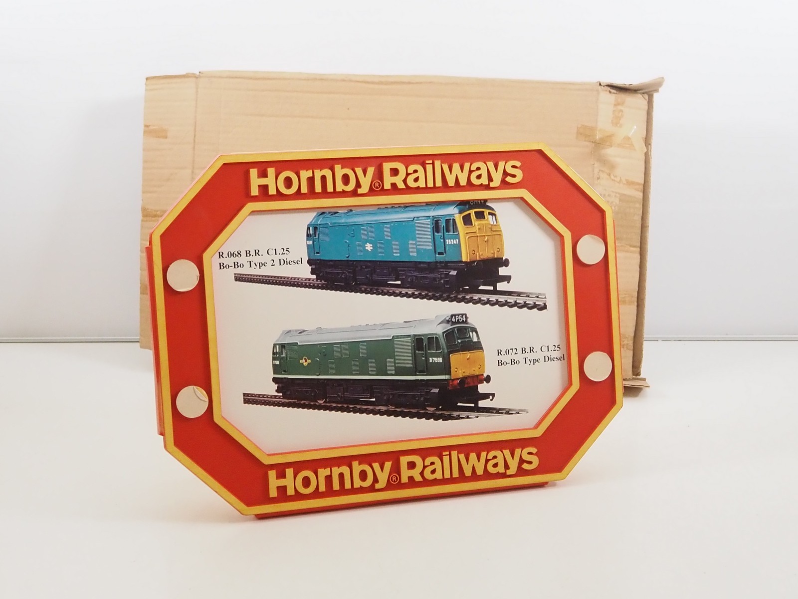 Lot 326 - A vintage early 1980s HORNBY retailers