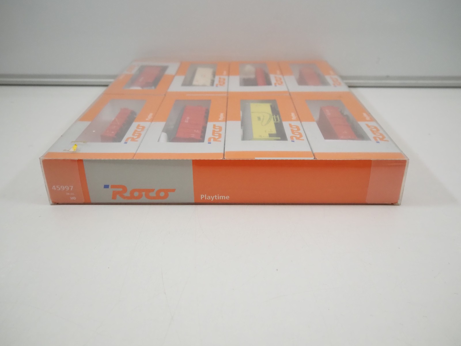 Lot 299 - A ROCO HO gauge 45997 Playtime 8 car wagon