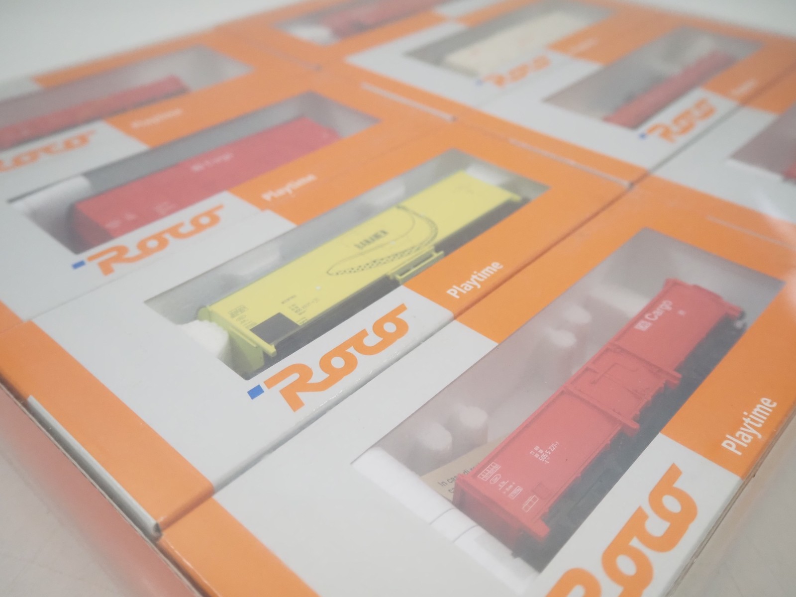 Lot 299 - A ROCO HO gauge 45997 Playtime 8 car wagon