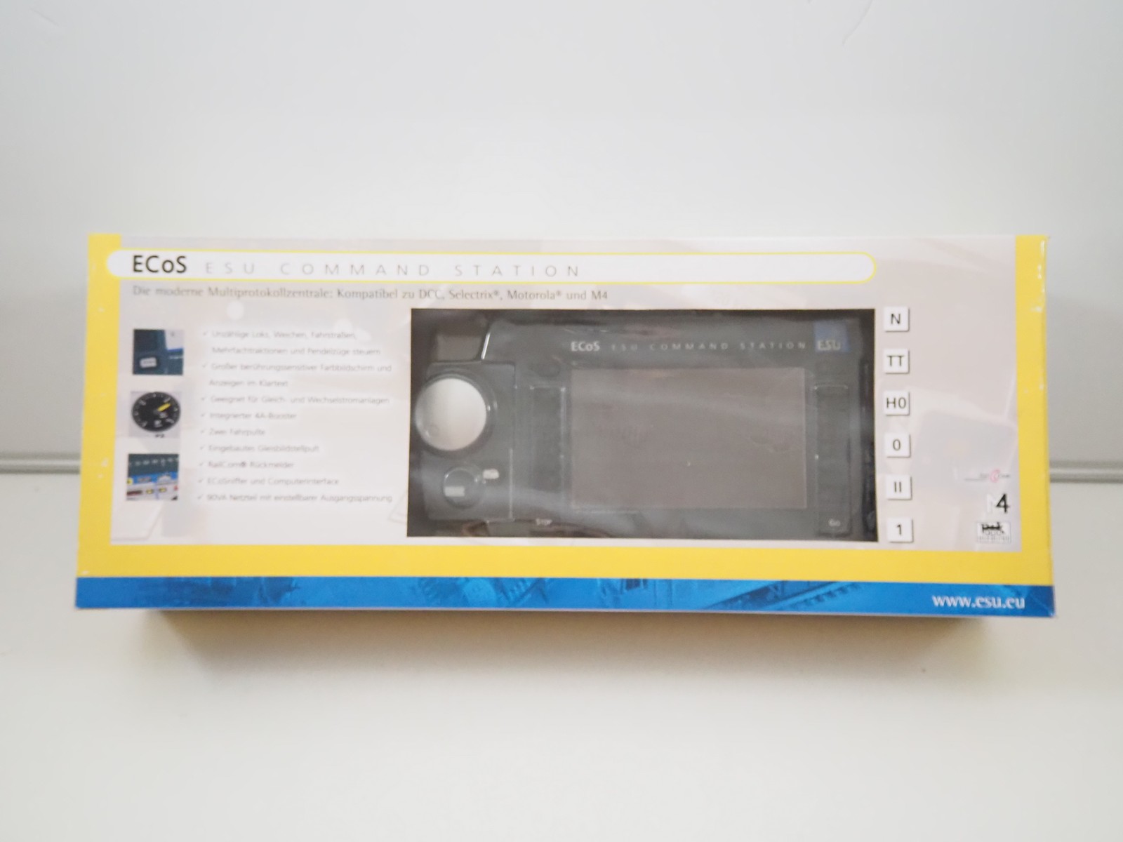 Lot 300 - An ECOS ESU 50200 Command Station DCC