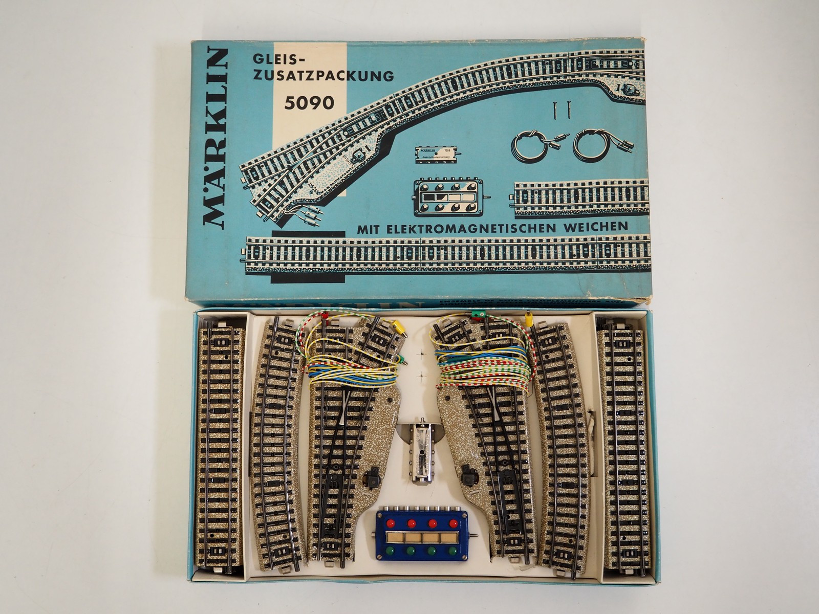 Lot 344 - A pair of vintage MARKLIN HO gauge model