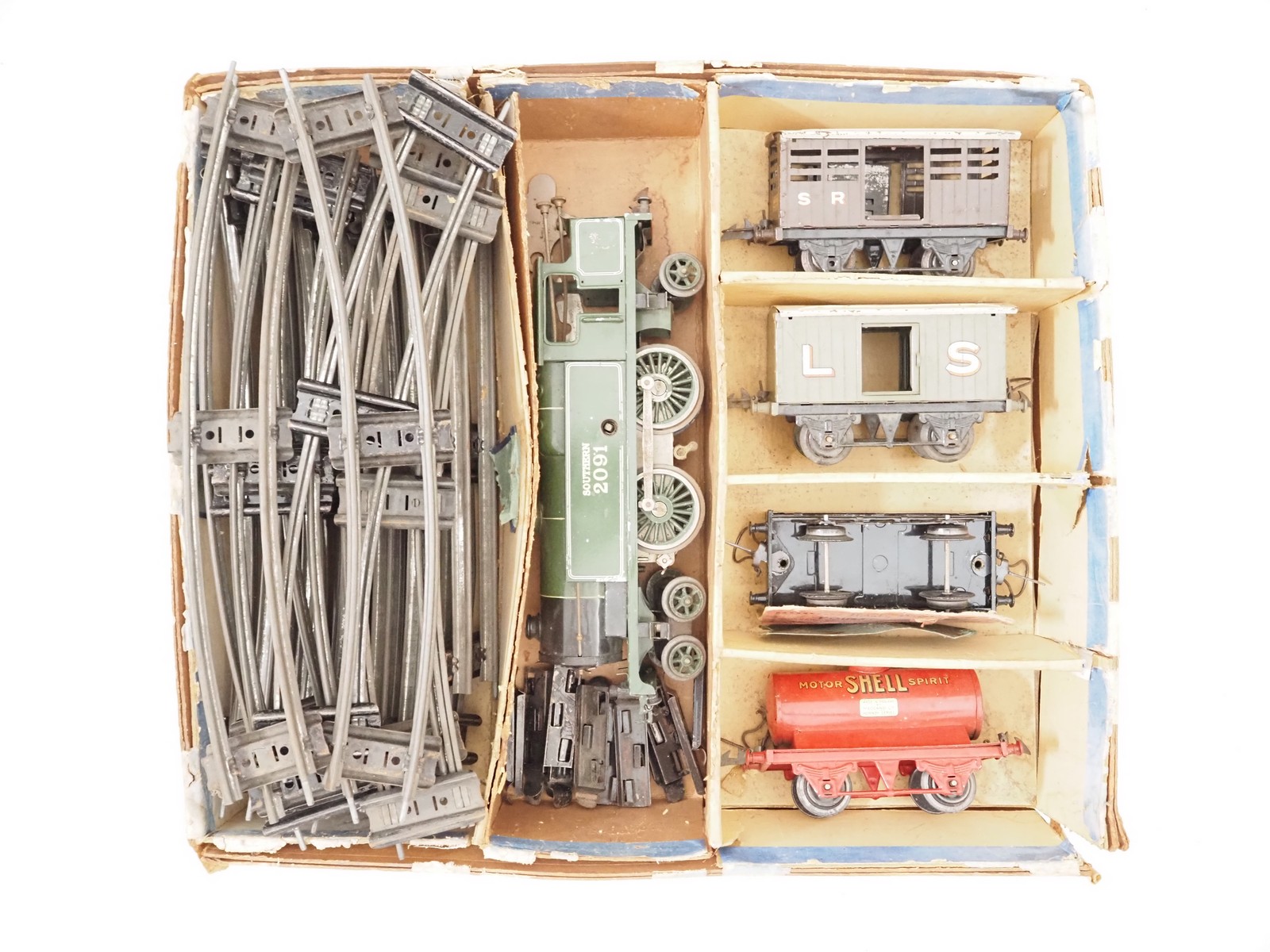 Lot 360 - A HORNBY O gauge clockwork train set