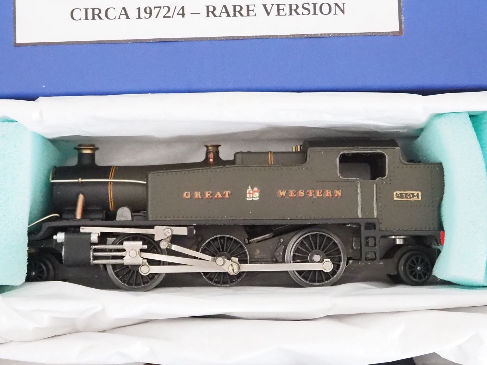 Lot 411 - A pair of OO gauge steam tank locomotives by