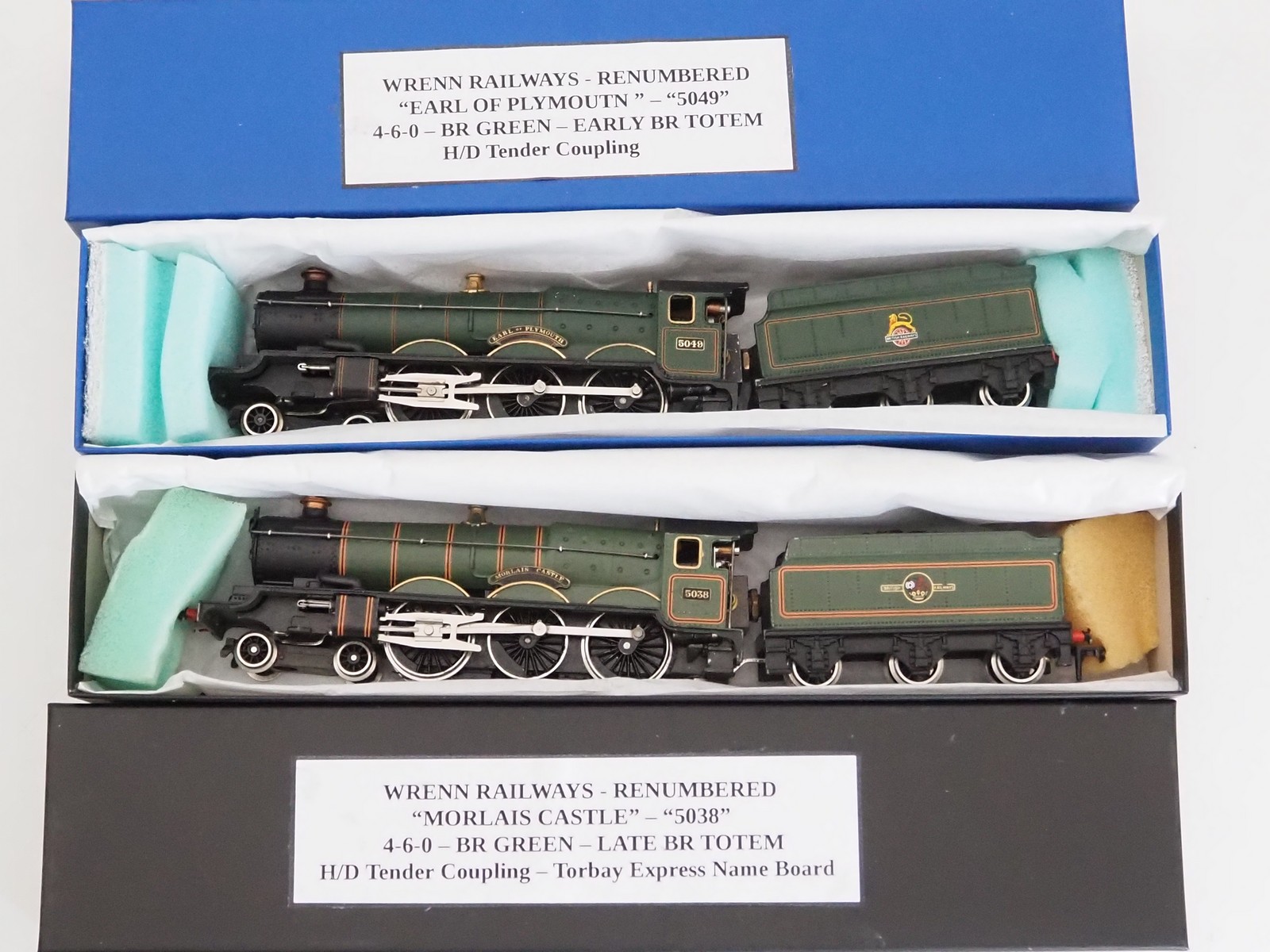 Lot 419 - A pair of WRENN OO gauge Castle class steam