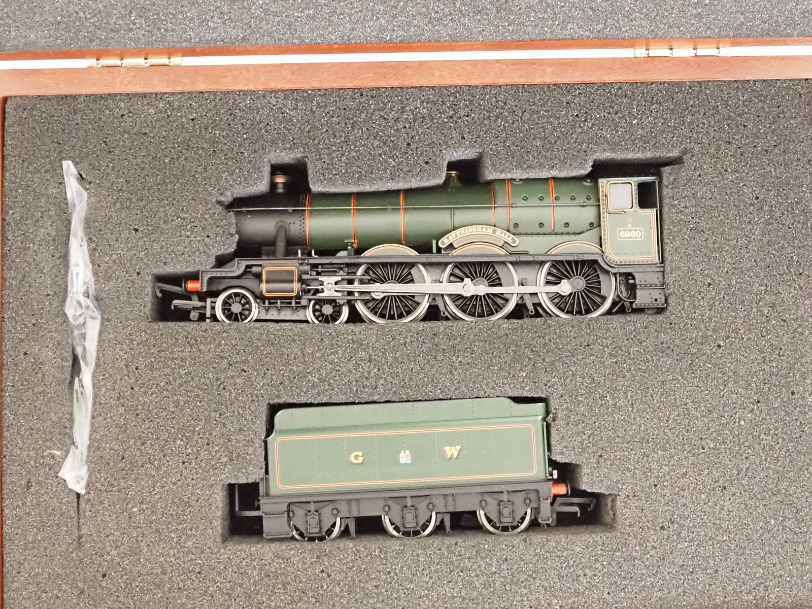 Lot 536 - A BACHMANN OO gauge 31-779 Hall Class steam