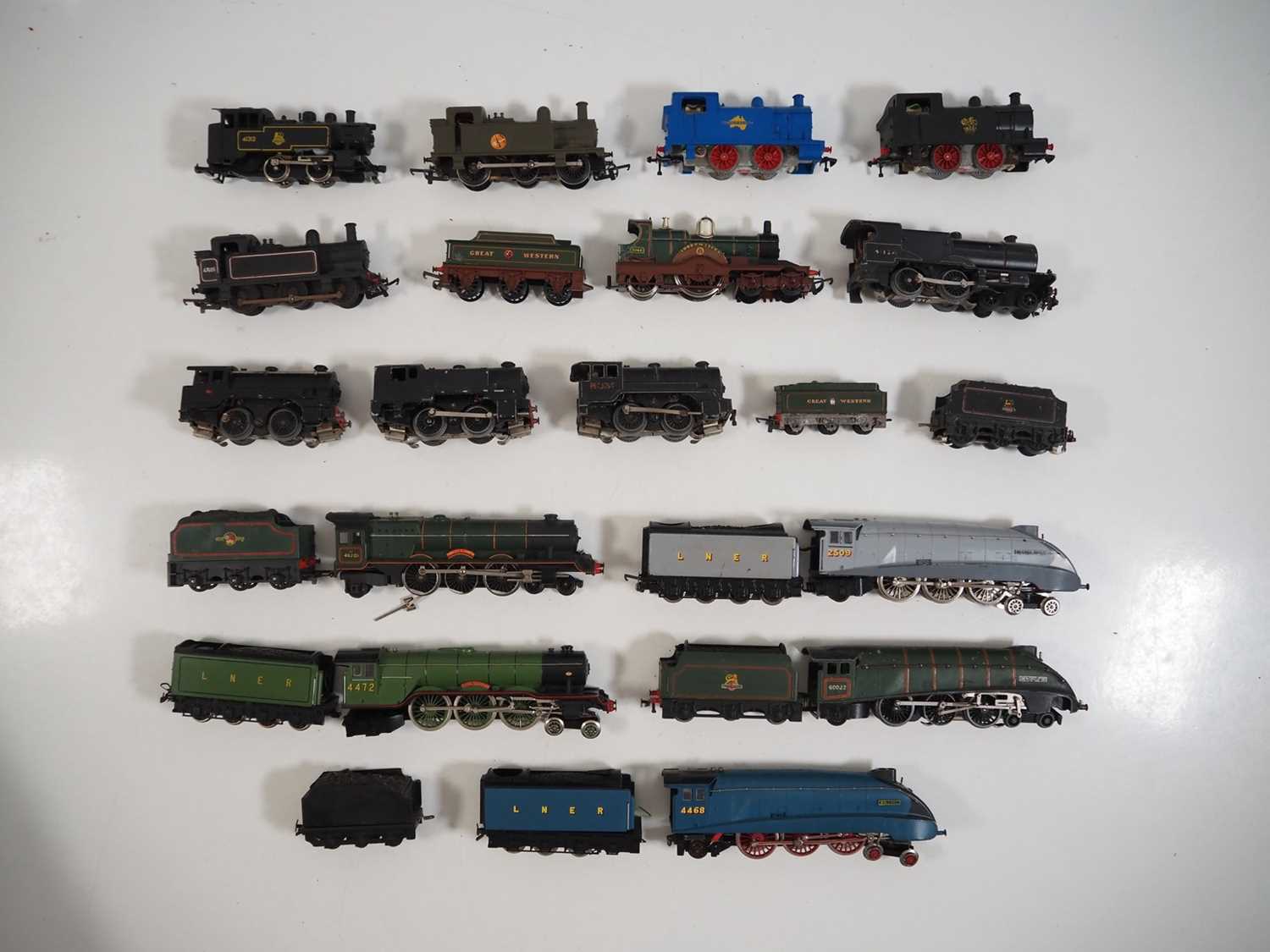 Lot 548 - A large group of OO gauge steam locomotives