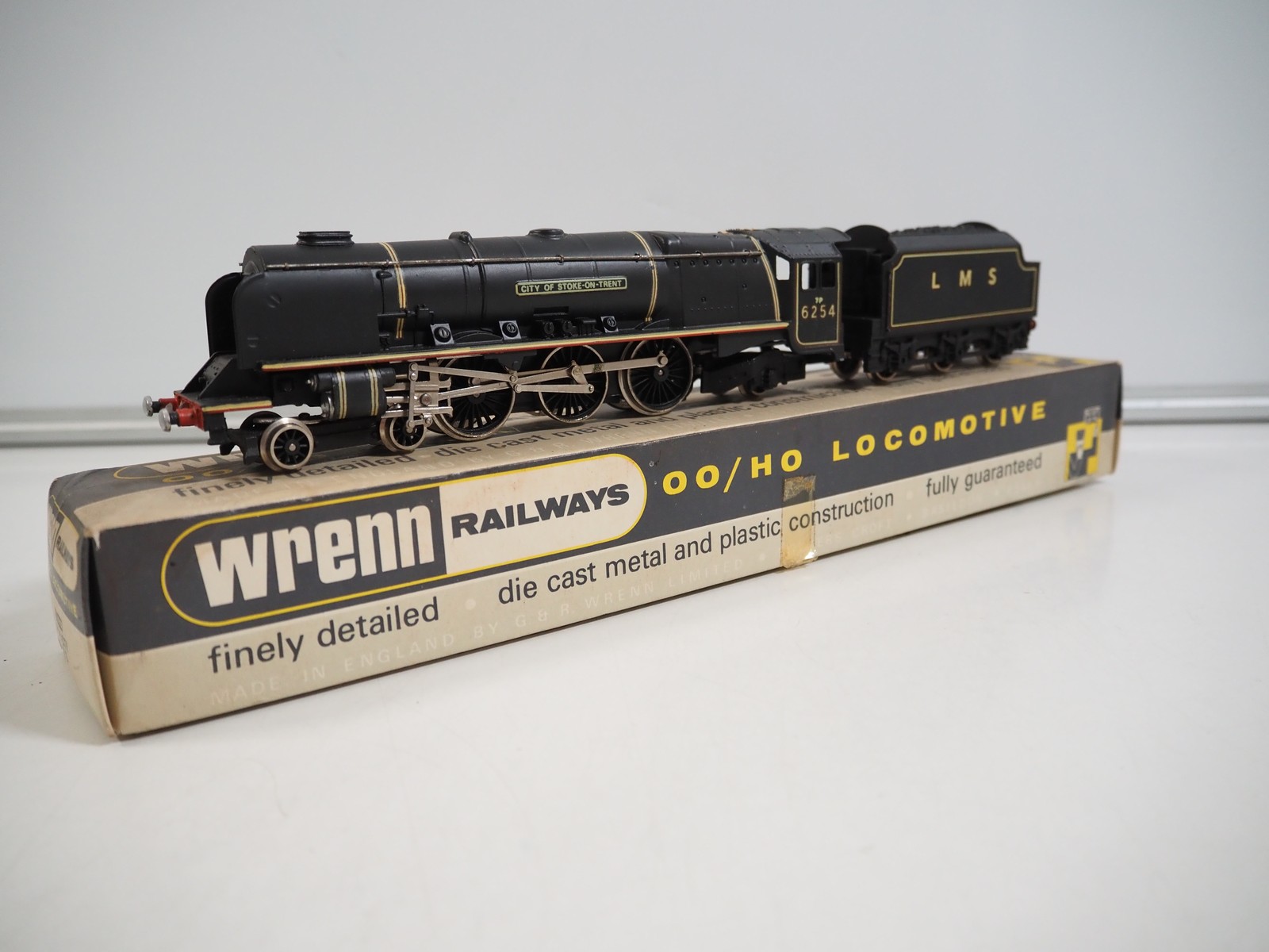 Lot 551 - A pair of WRENN OO gauge steam locomotives