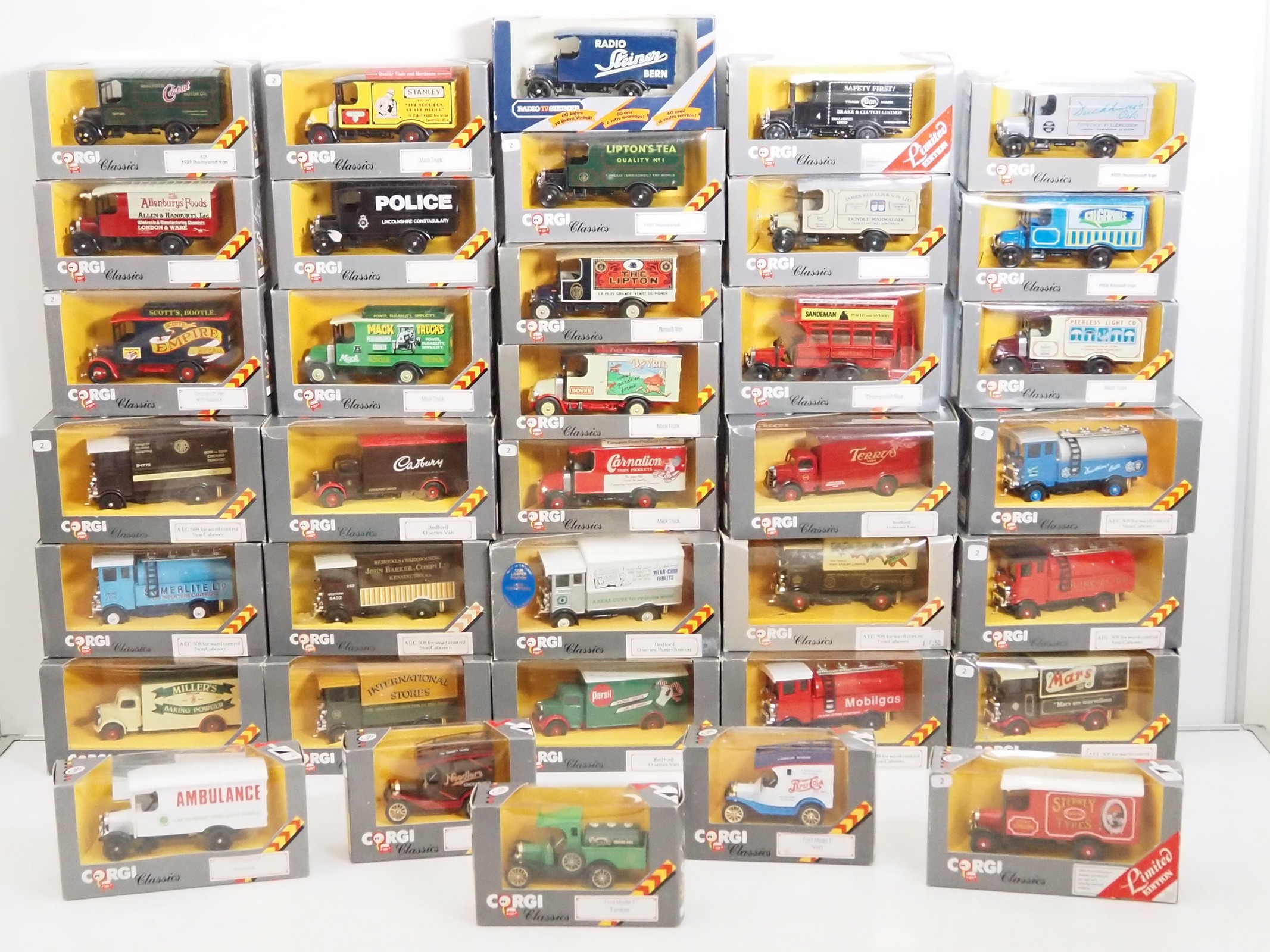 Lot 58 - A large group of CORGI CLASSICS diecast cars