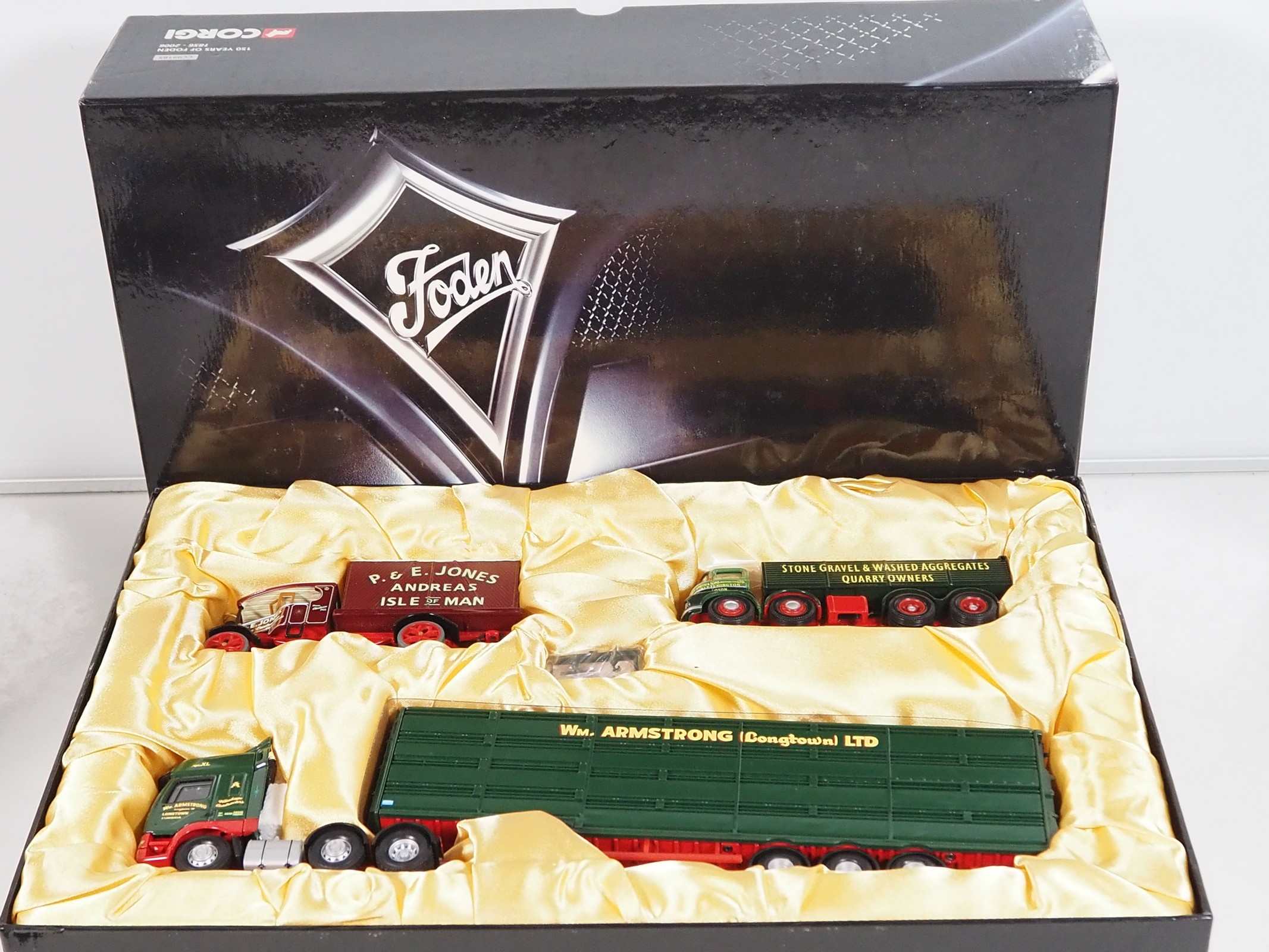 Lot 99 - A pair of CORGI 1:50 scale diecast lorry sets