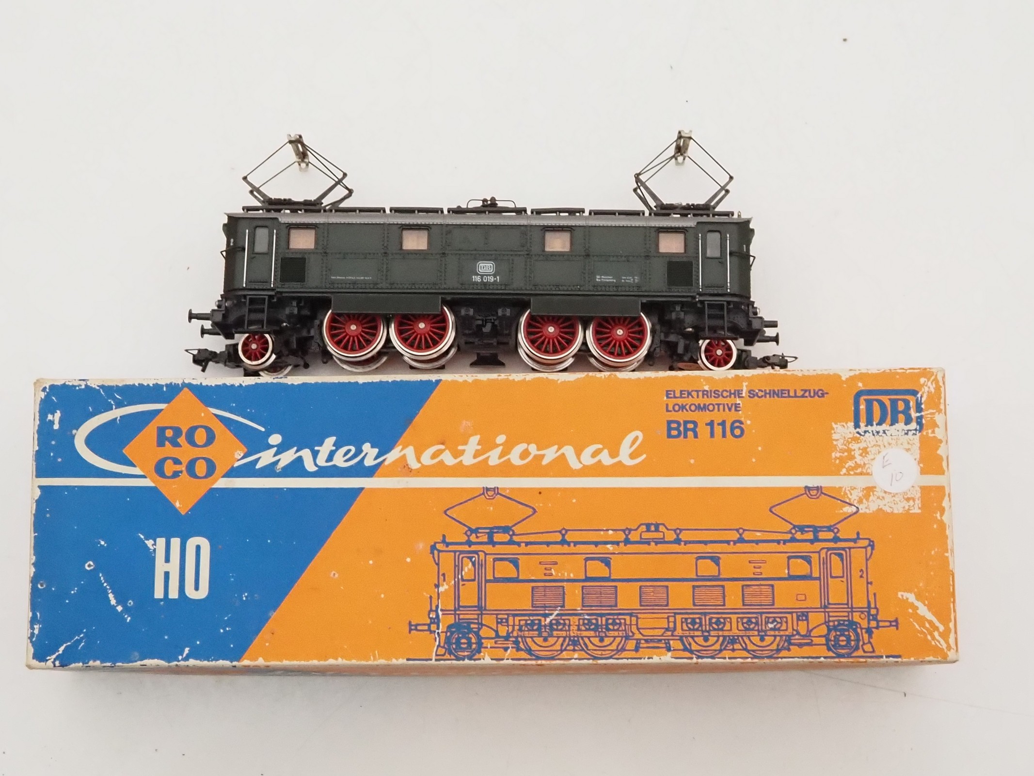 Lot 389 - A group of ROCO HO gauge German outline
