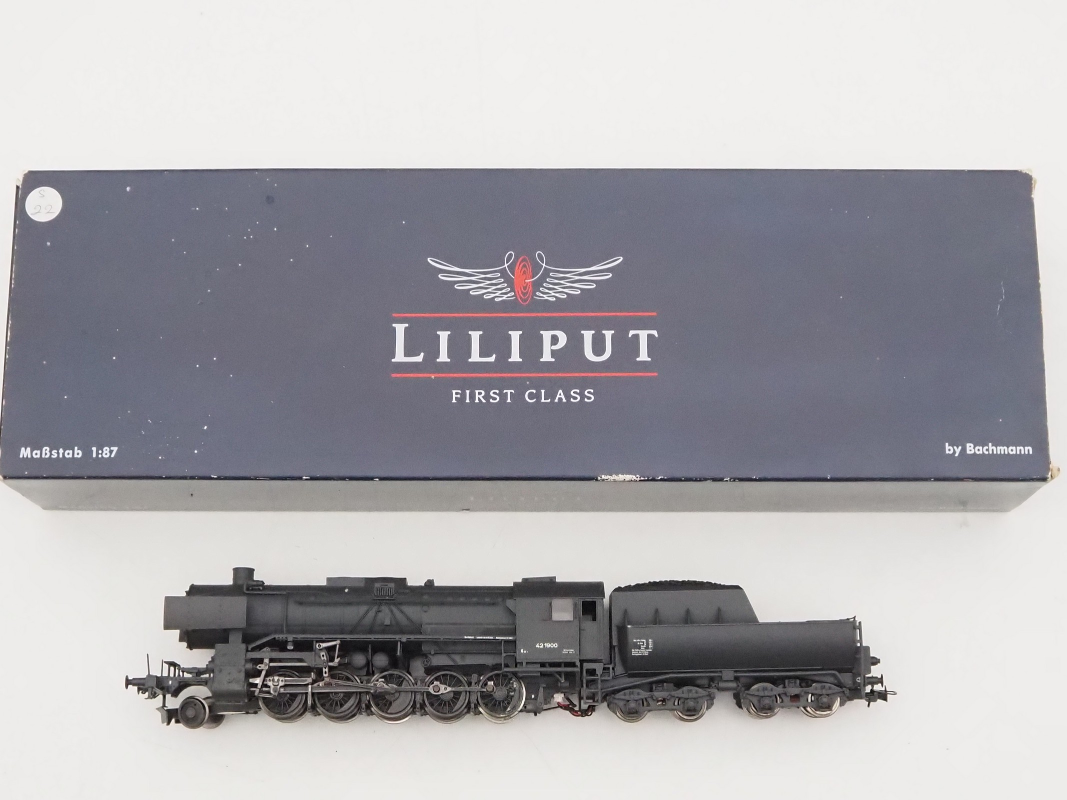 Lot 399 - A group of LILIPUT HO gauge German outline