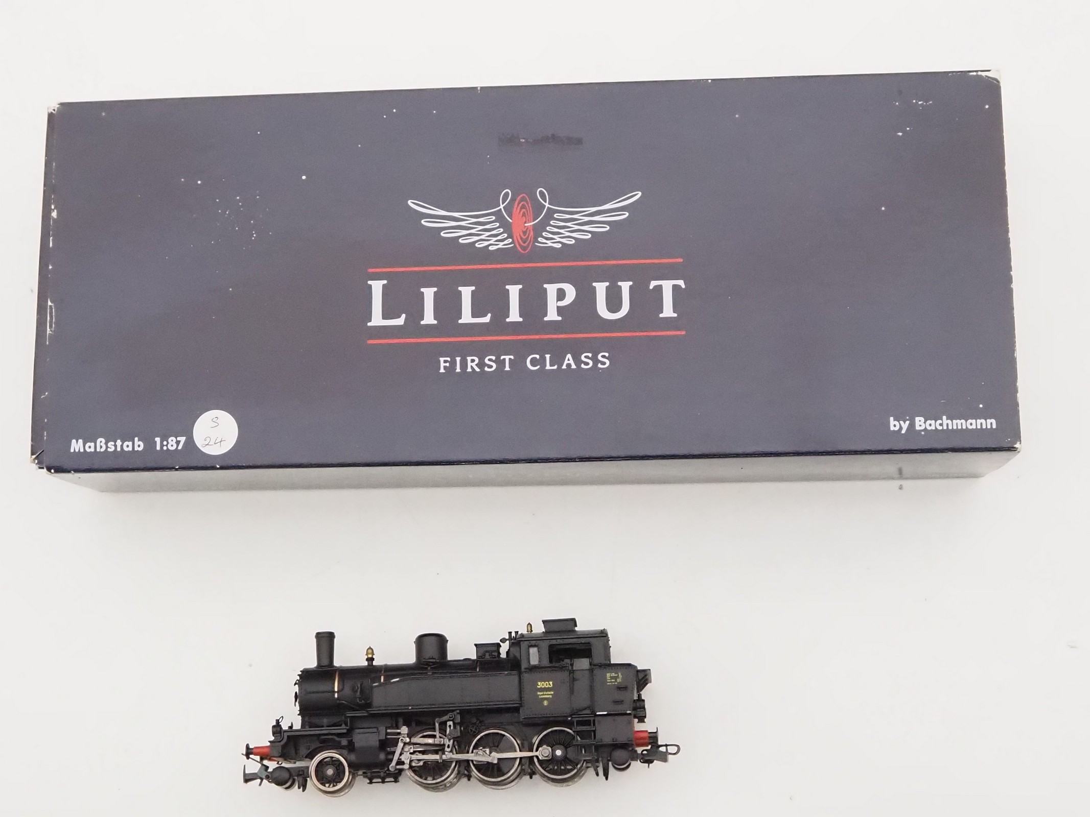 Lot 399 - A group of LILIPUT HO gauge German outline