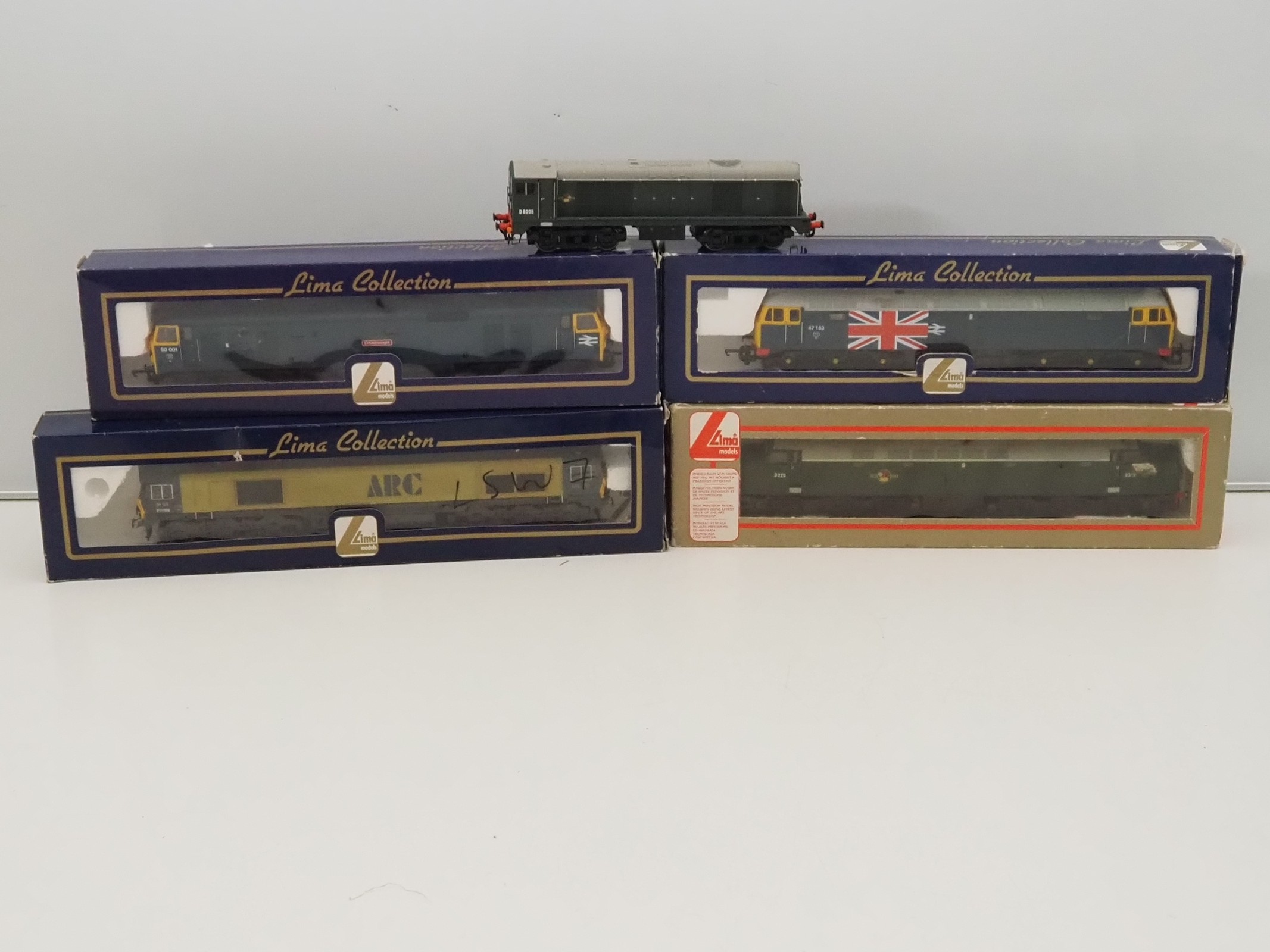 Lot 457 - A group of OO gauge LIMA diesel locomotives