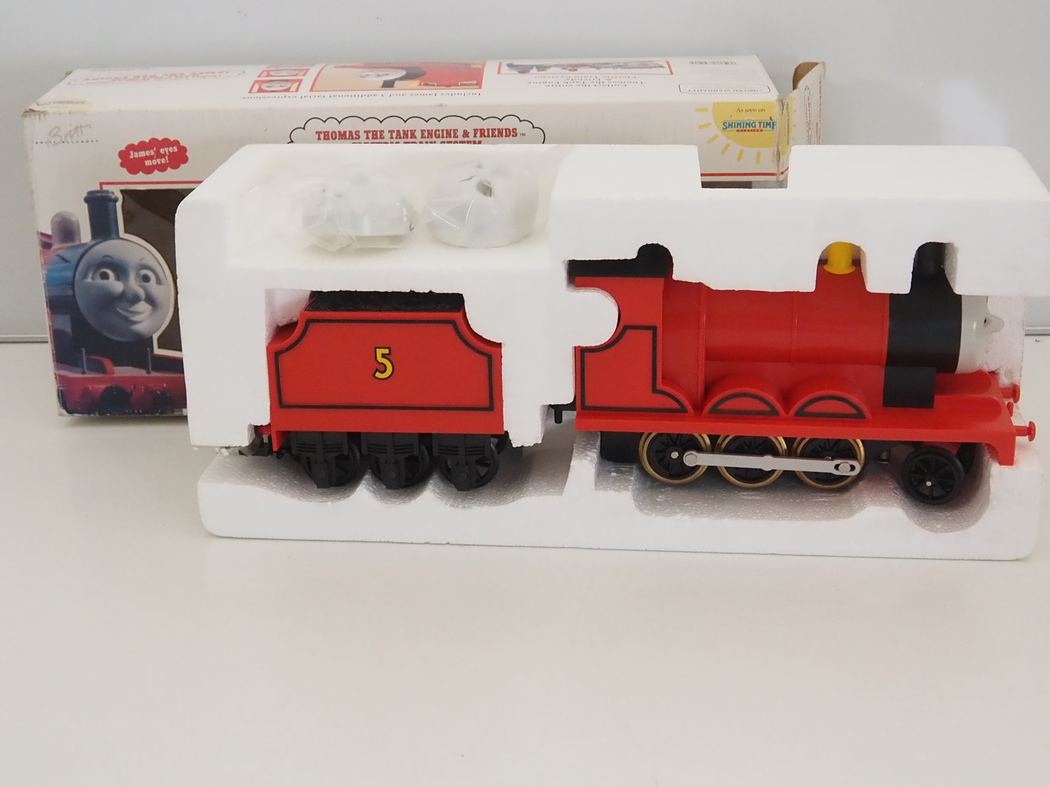 Lot 622 - A LIONEL large scale James the red engine