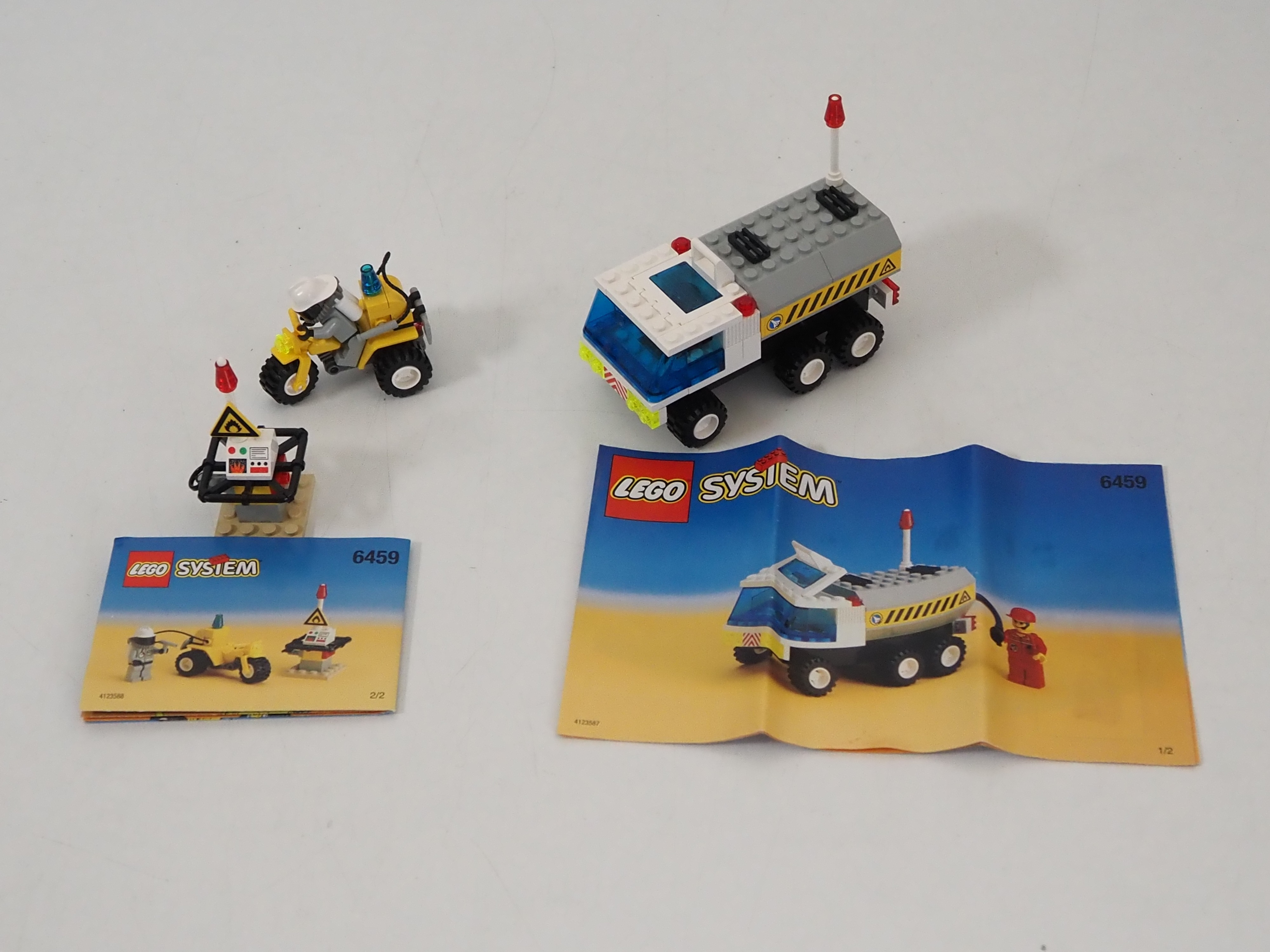 Lot 128 - LEGO SYSTEM SPACE 6459 - Fuel Truck