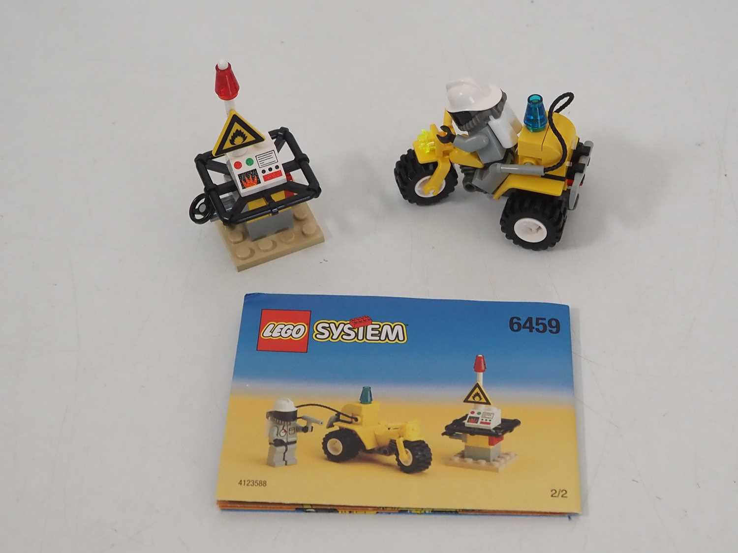 Lot 128 - LEGO SYSTEM SPACE 6459 - Fuel Truck