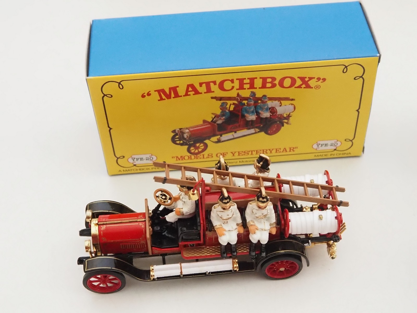 Lot 102 - A group of MATCHBOX modern MODELS OF