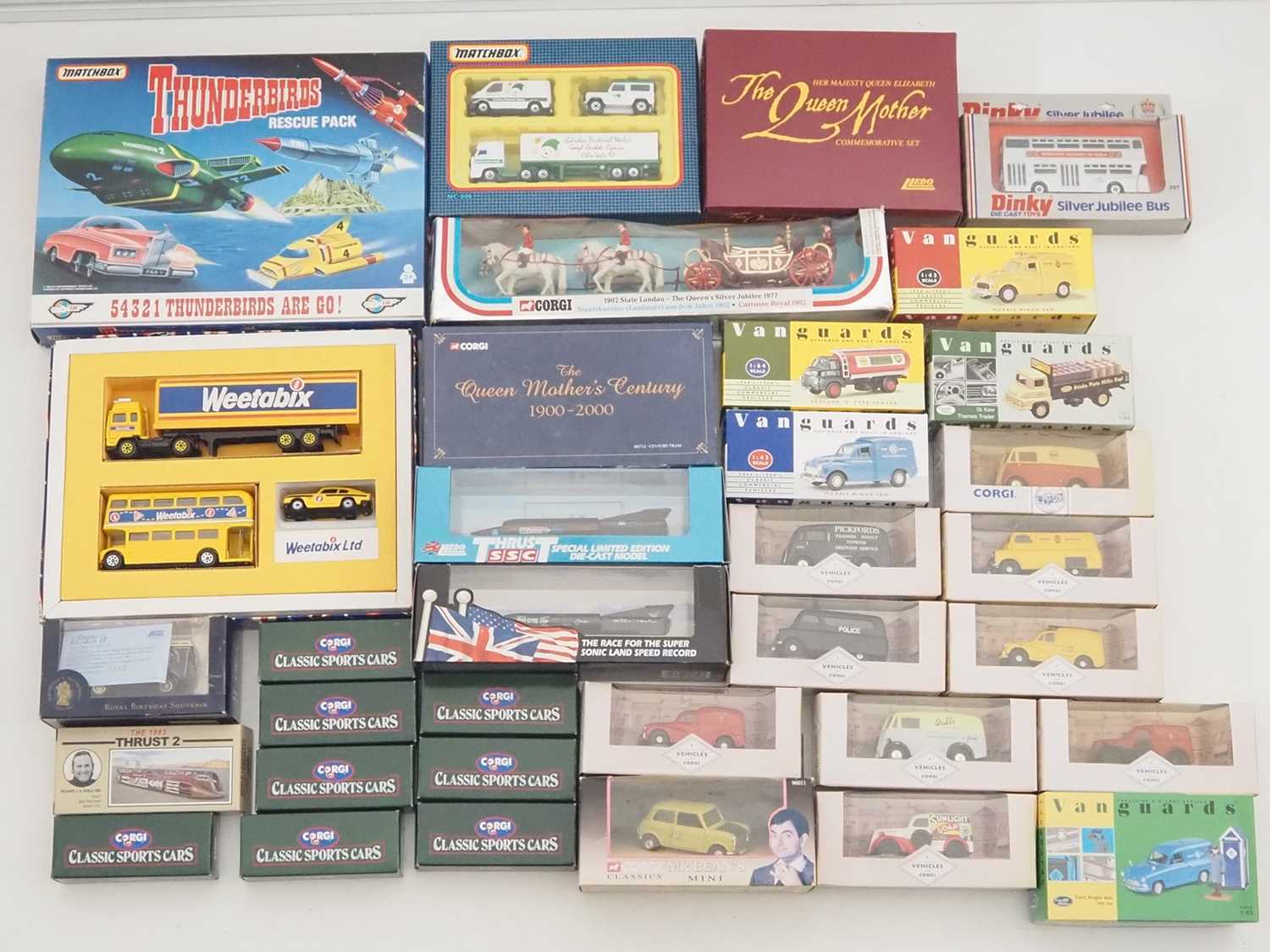 Lot 124 - A quantity of modern boxed diecast vehicles