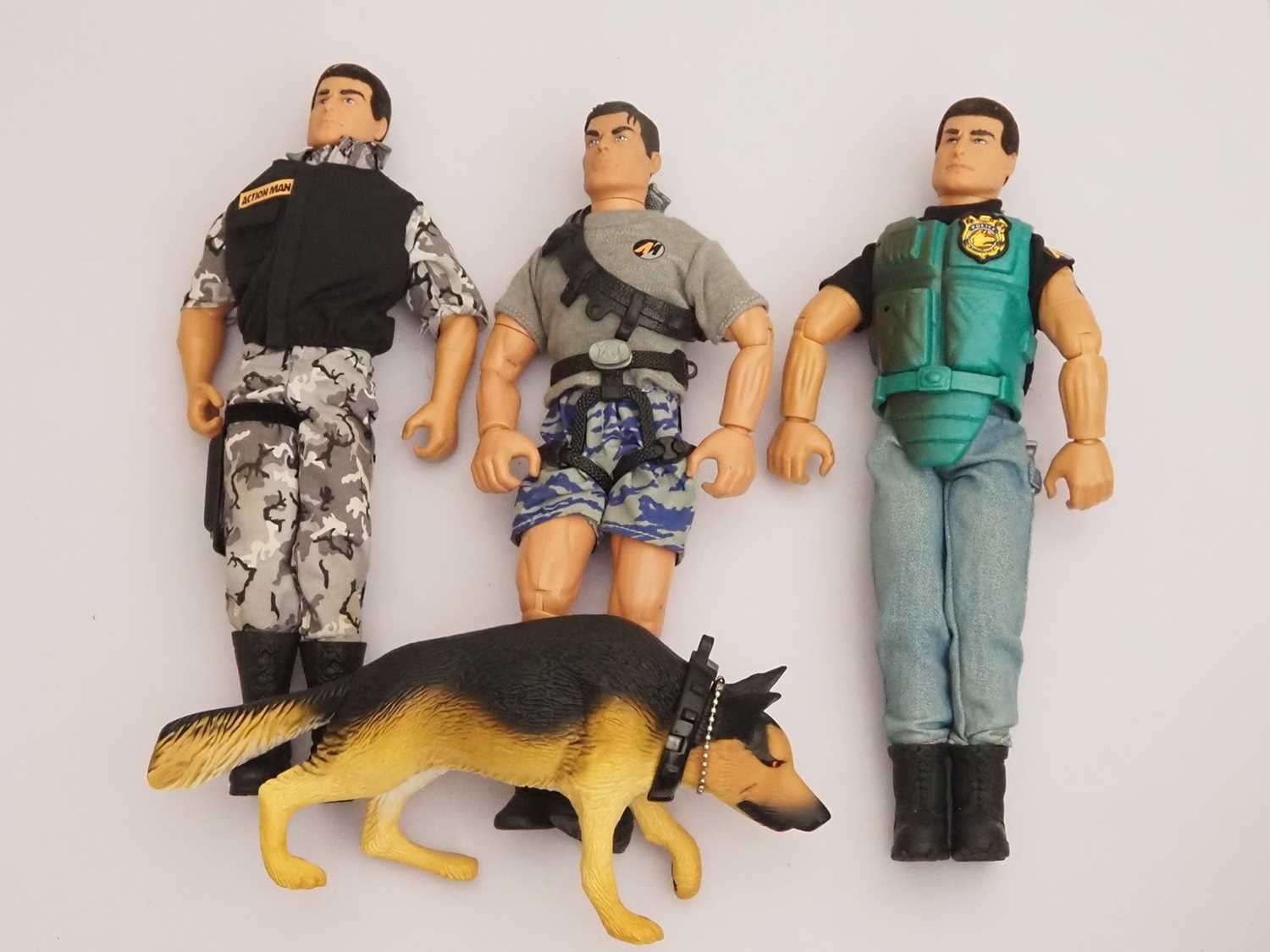 Lot 220 - A group of 1990s issue ACTION MAN figures