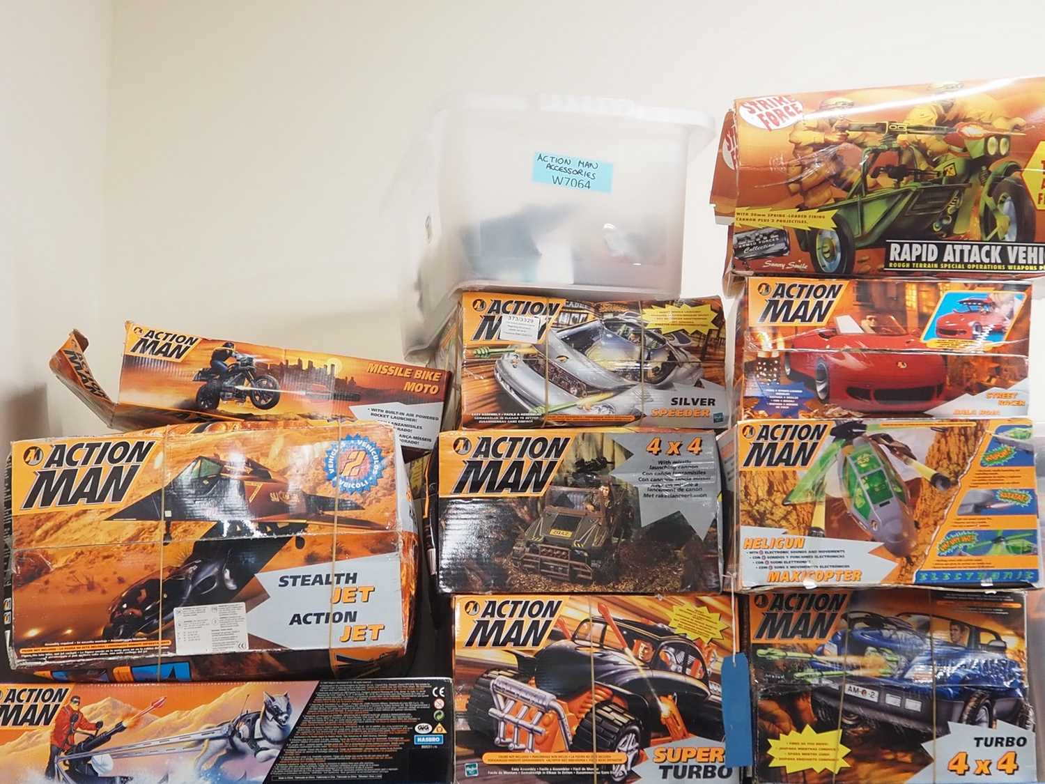 Lot 221 - A very large group of 1990s issue ACTION MAN