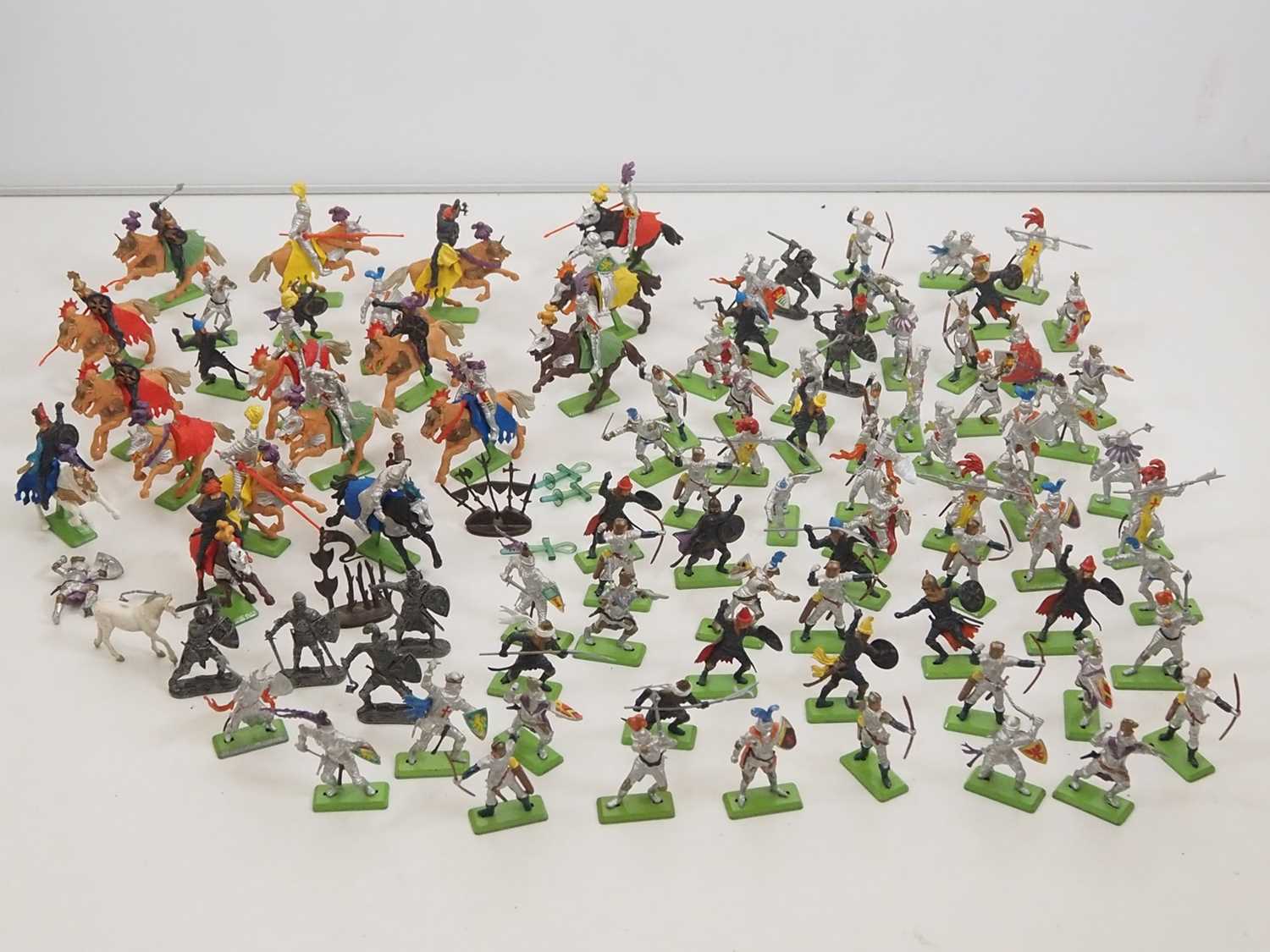 Lot 257 - A large quantity of vintage plastic knights
