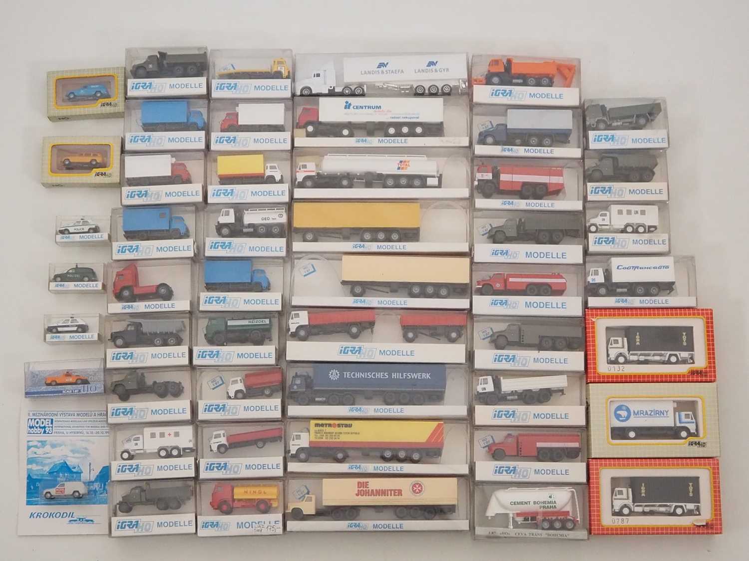 Lot 358 - A group of HO scale plastic model vehicles,