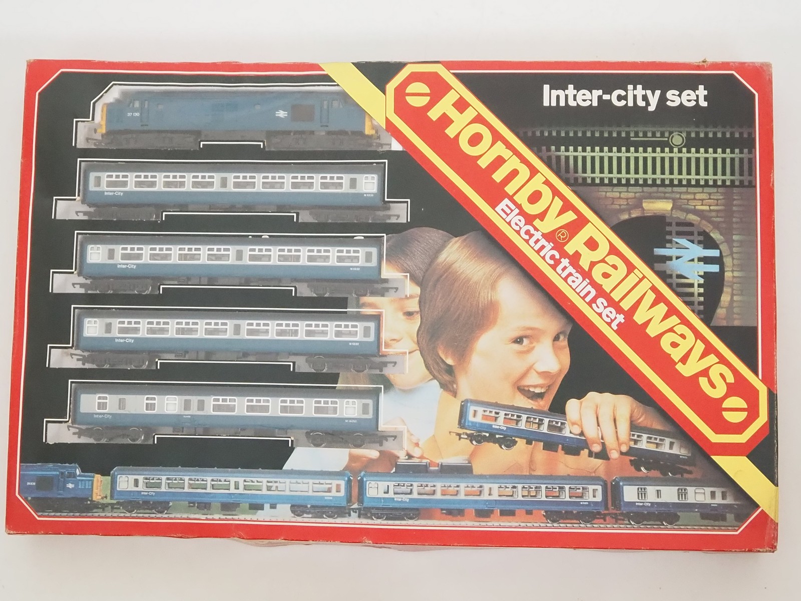 Lot 370 - A HORNBY OO gauge R686 Intercity Passenger