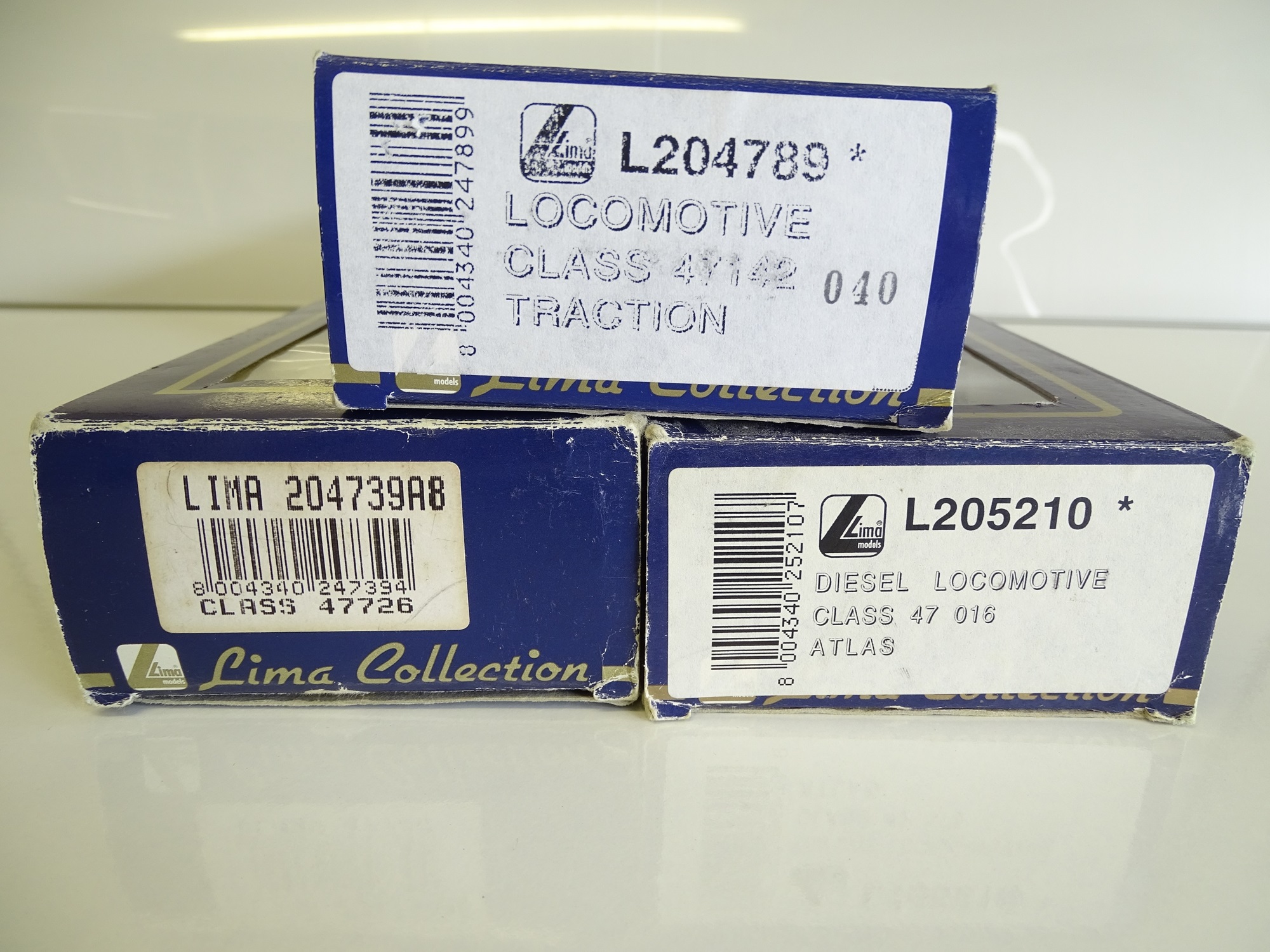 Lot 230 - OO SCALE MODEL RAILWAYS: A group of LIMA