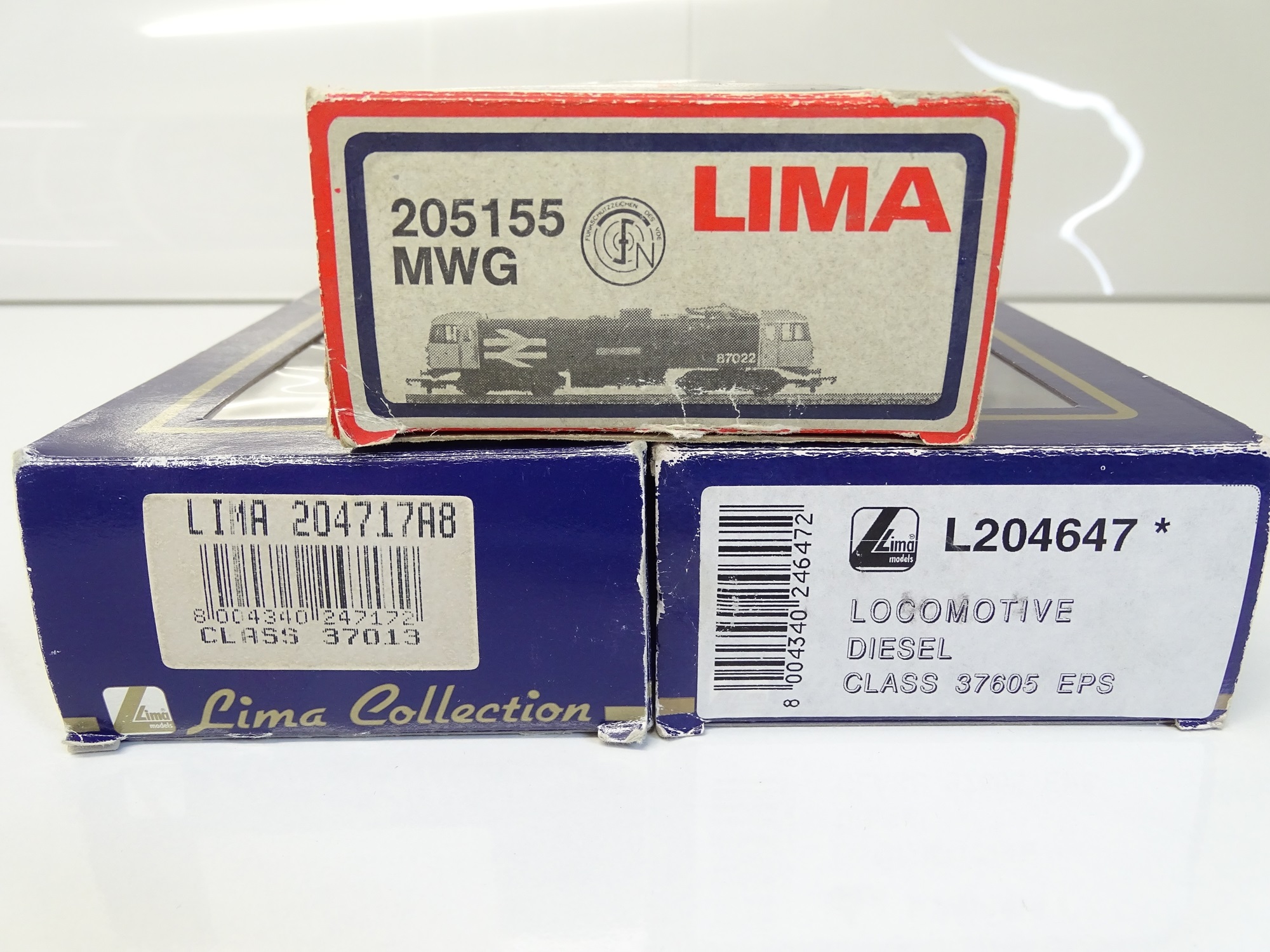 Lot 234 - OO SCALE MODEL RAILWAYS: A group of LIMA
