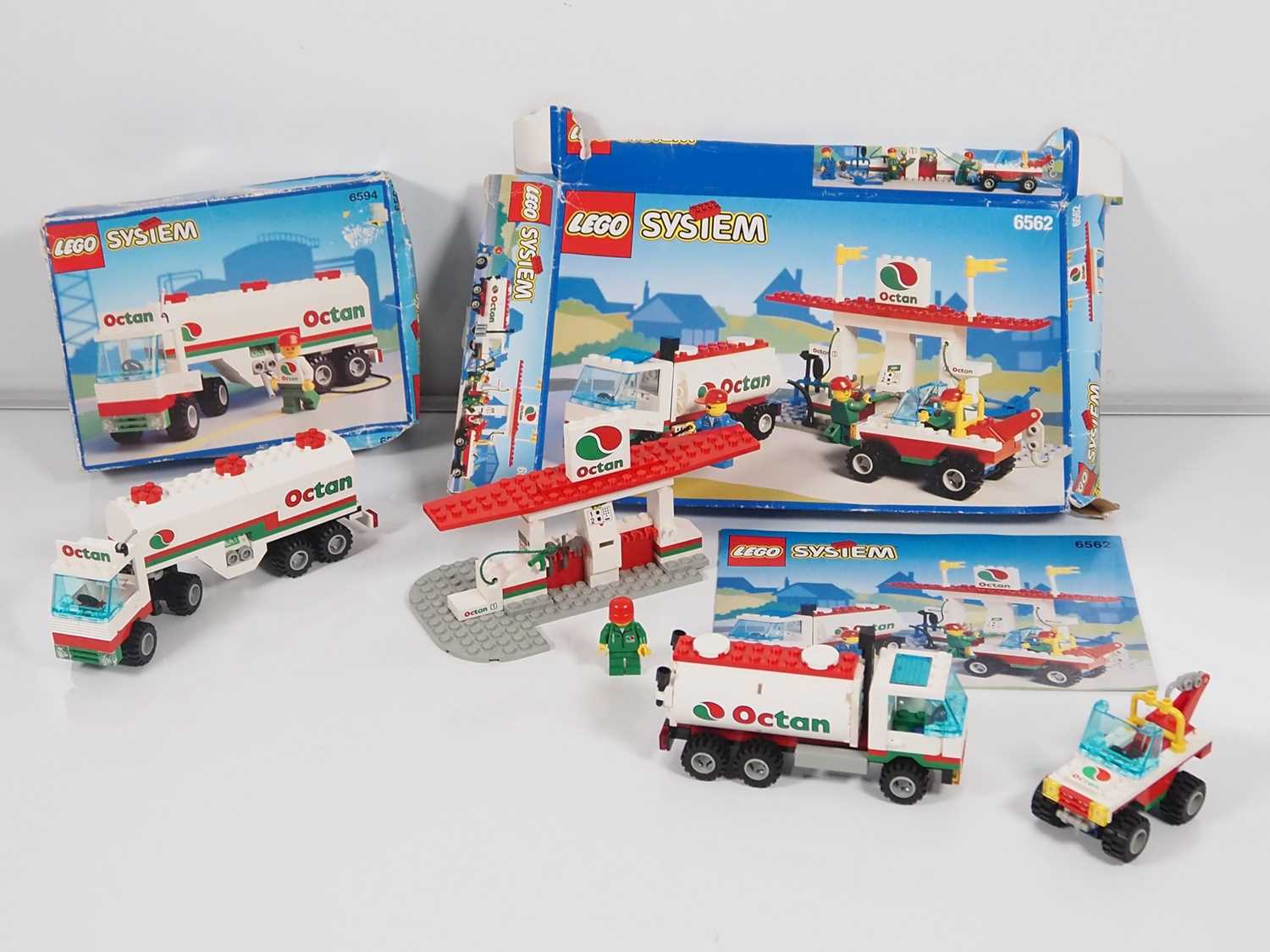 Lot 138 - LEGO - CLASSIC TOWN #6562 Gas Stop Shop