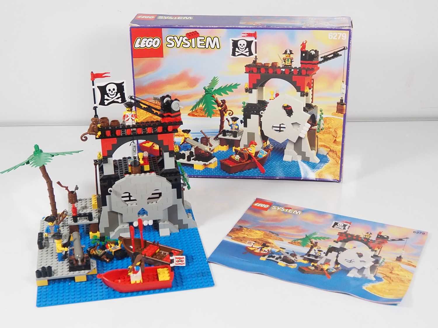 Lot 177 - LEGO - PIRATES #6279 Skull Island - complete