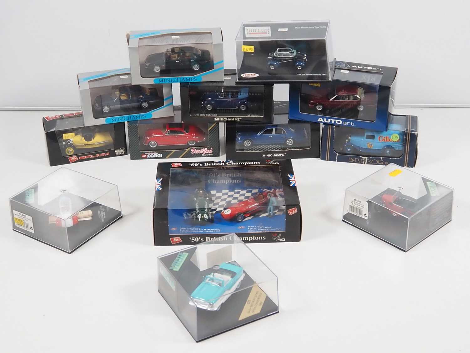 Lot 112 - A mixed group of 1:43 scale diecast cars by